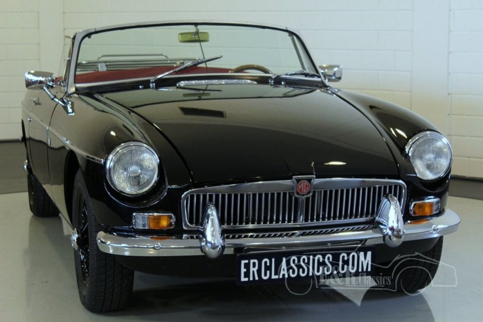 MGB Cabriolet 1968 Black with red leather interior restored