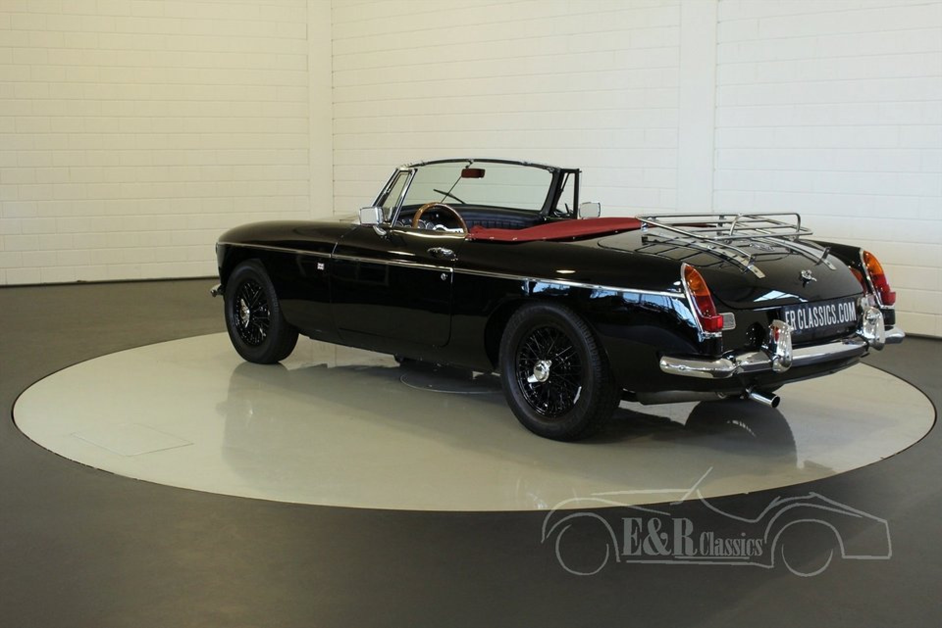 MGB Cabriolet 1968 Black with red leather interior restored