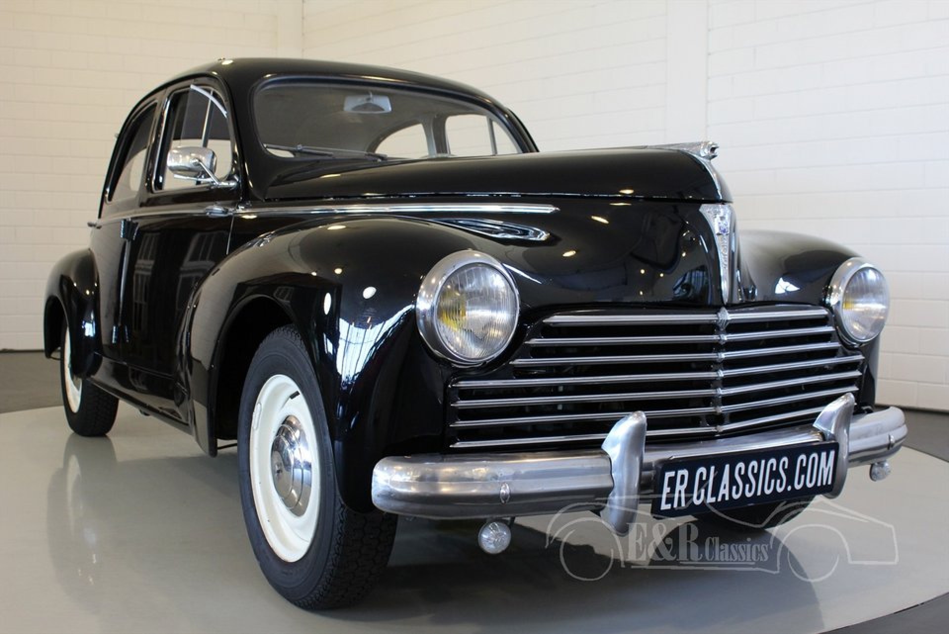 Peugeot 203C 1954 com tecto de abrir em muito bom estado