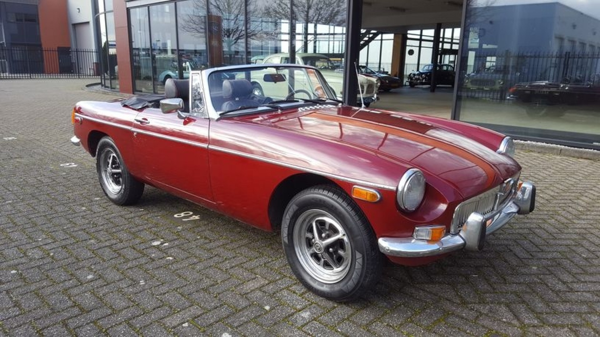 MG B Cabriolet 1978 Damask Red for sale at ERclasscis