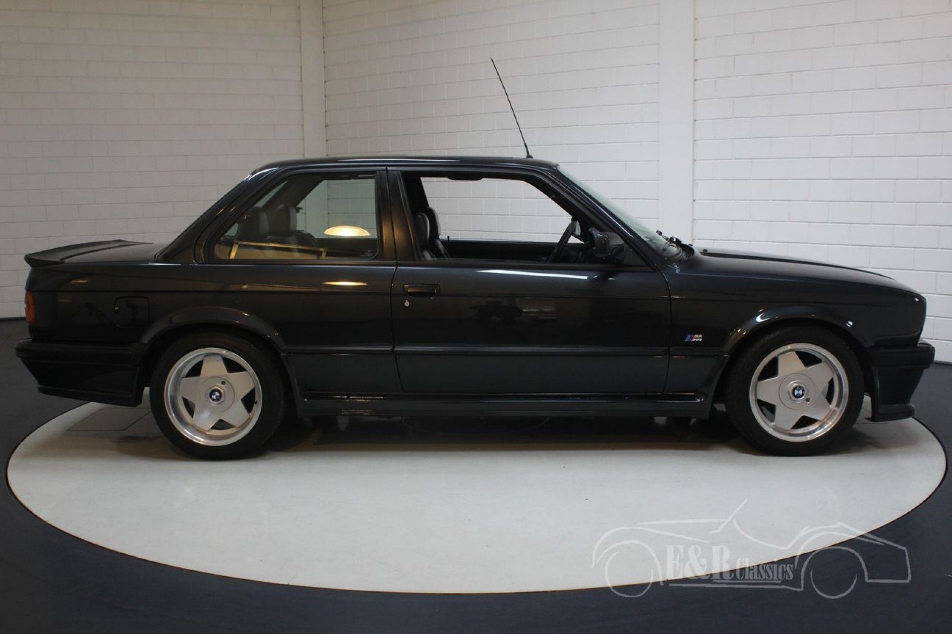 BMW 325i E30 Coupé 1987 for sale at ERclassics