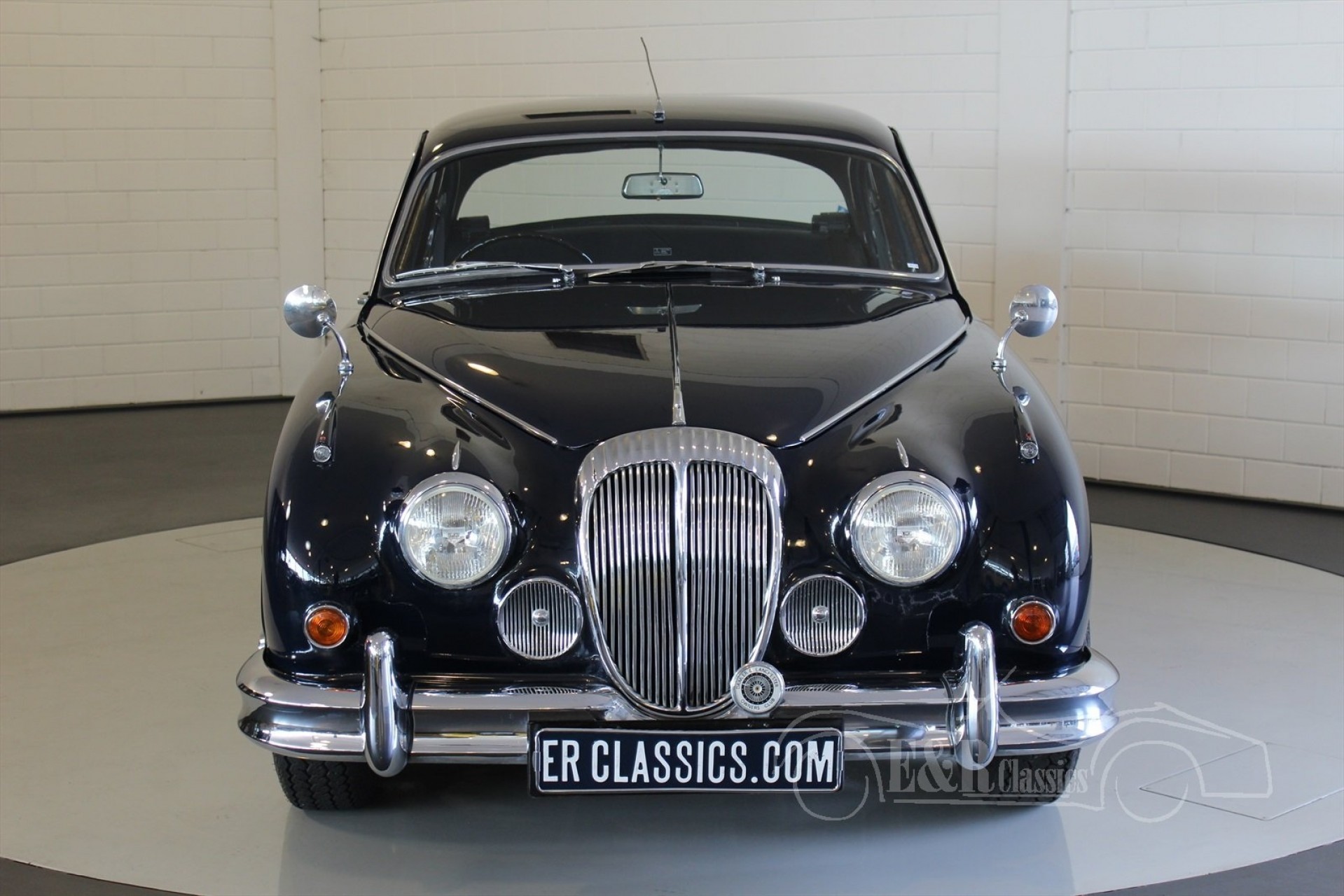 Daimler 250 V8 1967 for sale at ERclassics