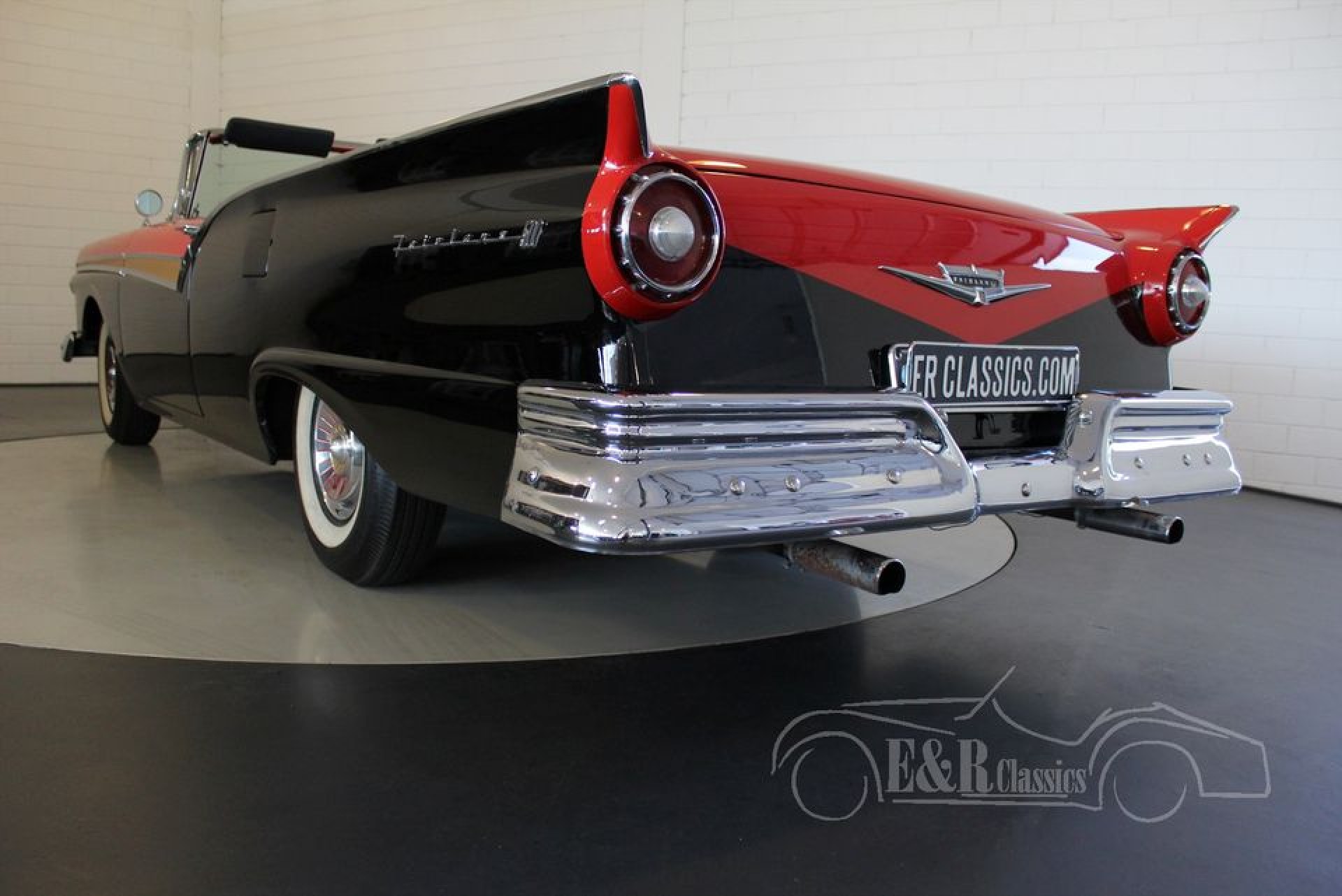 Ford Fairlane 500 Skyliner 1957 for sale at ERclassics