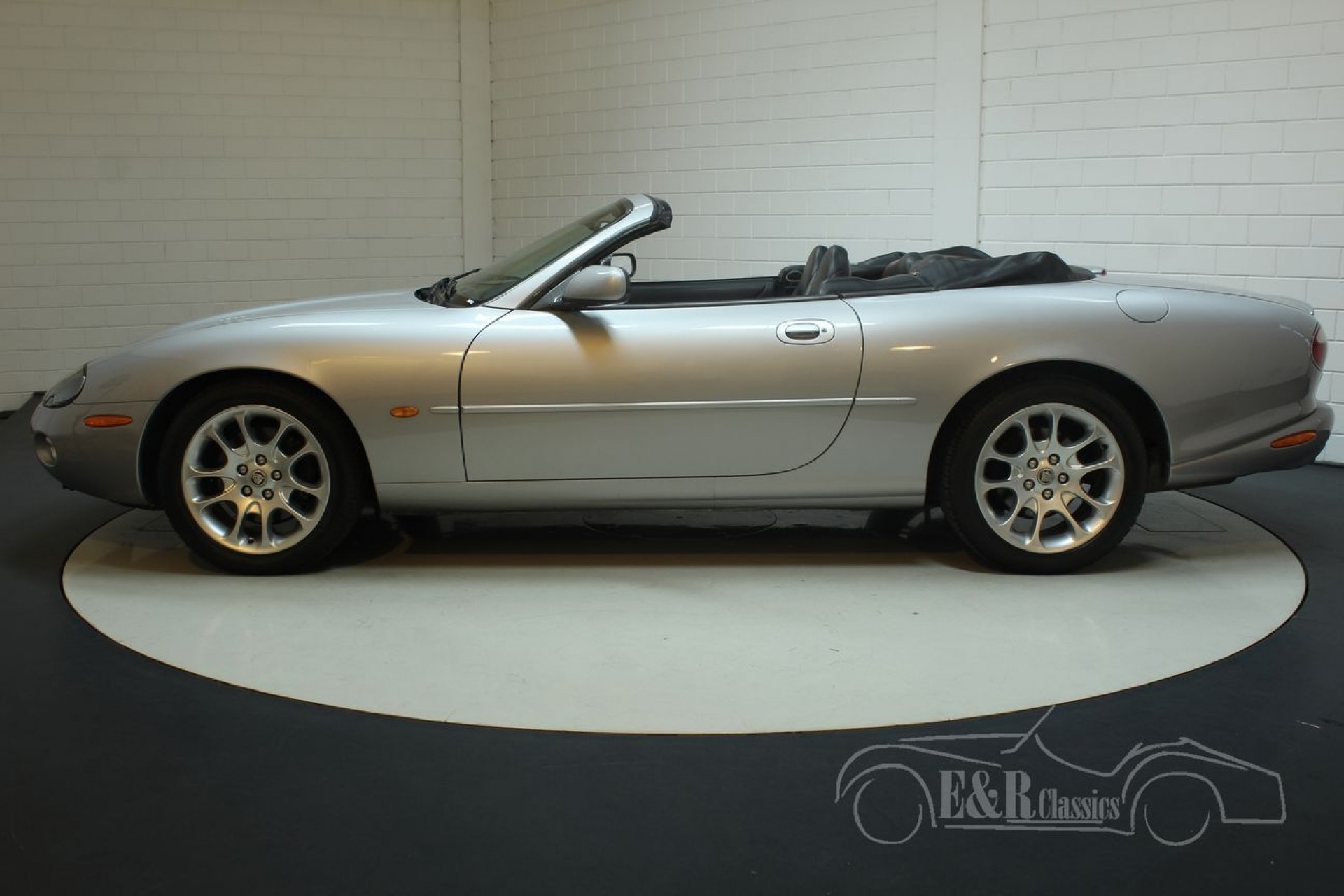 Jaguar XKR Cabriolet 2000 for sale at Erclassics