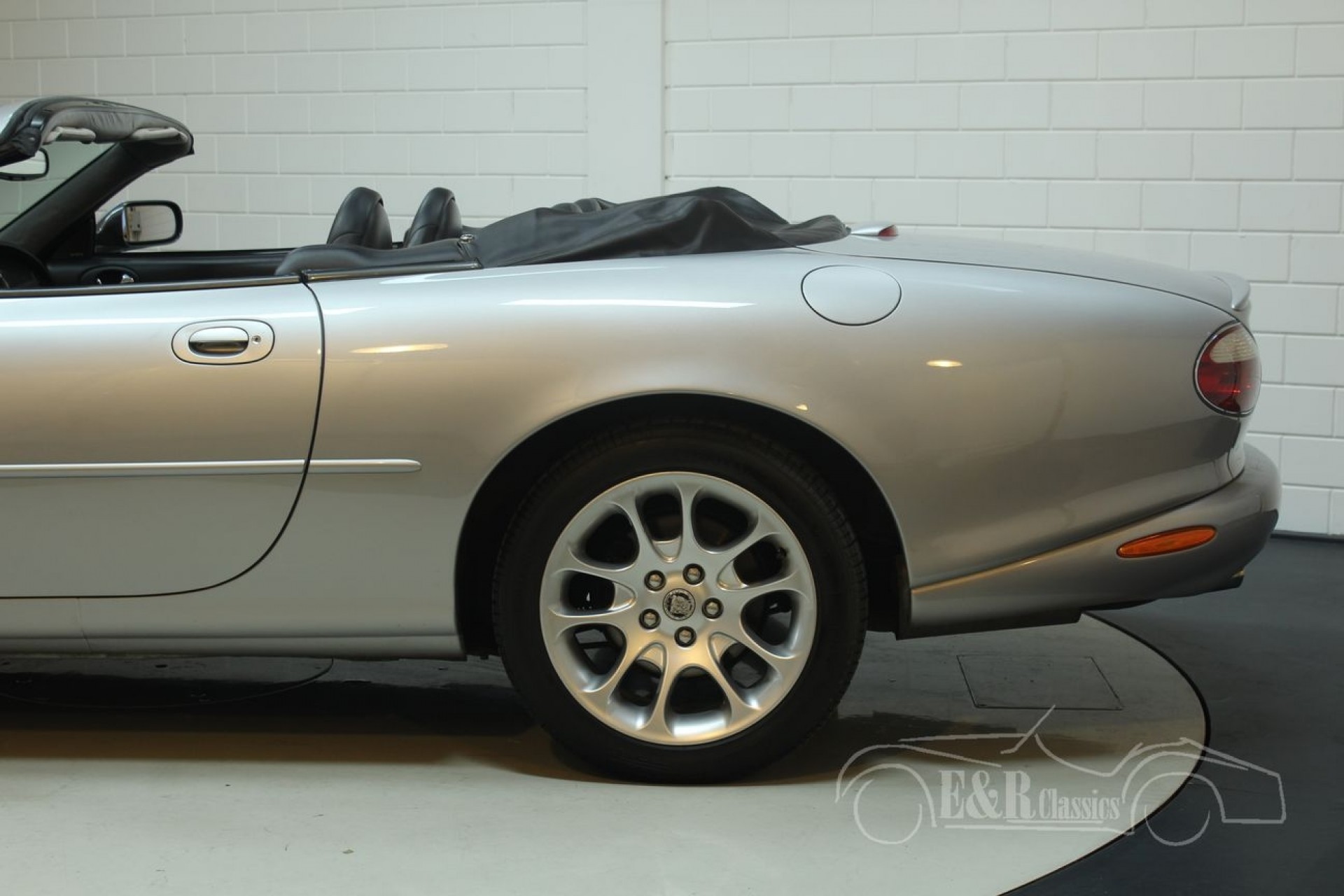 Jaguar XKR Cabriolet 2000 for sale at Erclassics