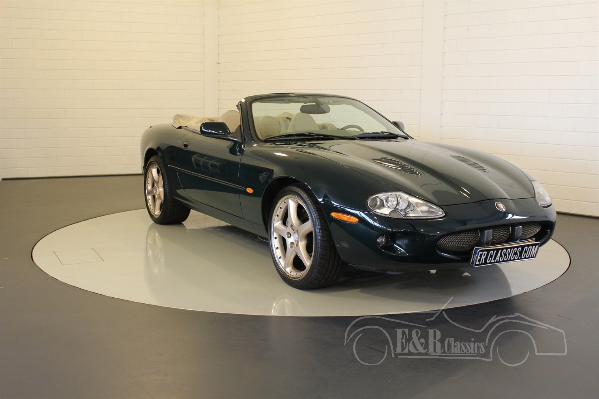 Jaguar XKR Cabriolet 2000 for sale at ERclassics