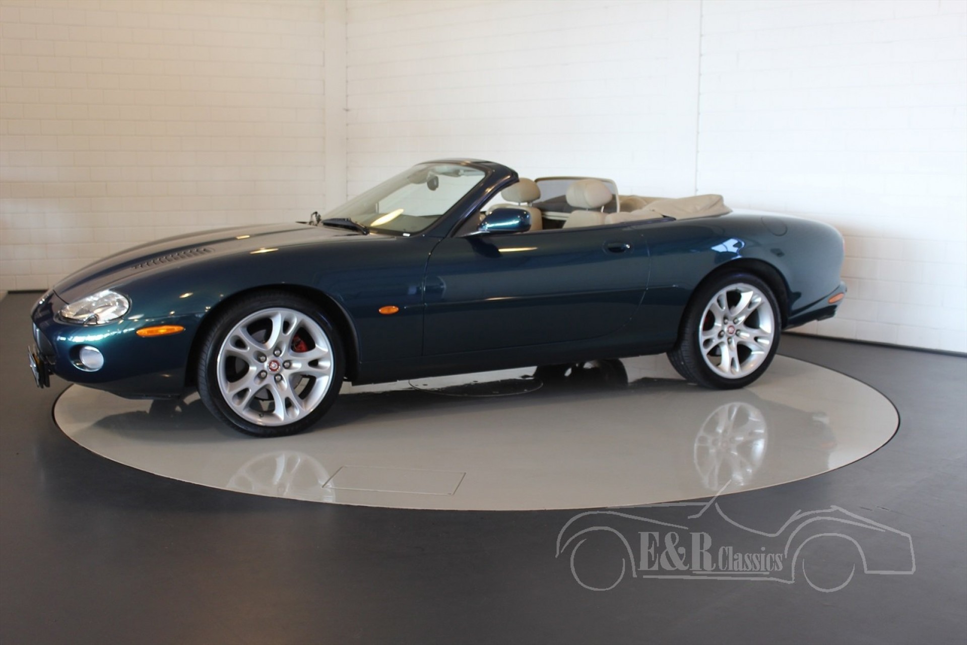 Jaguar XKR 2002 for sale at ERclassics