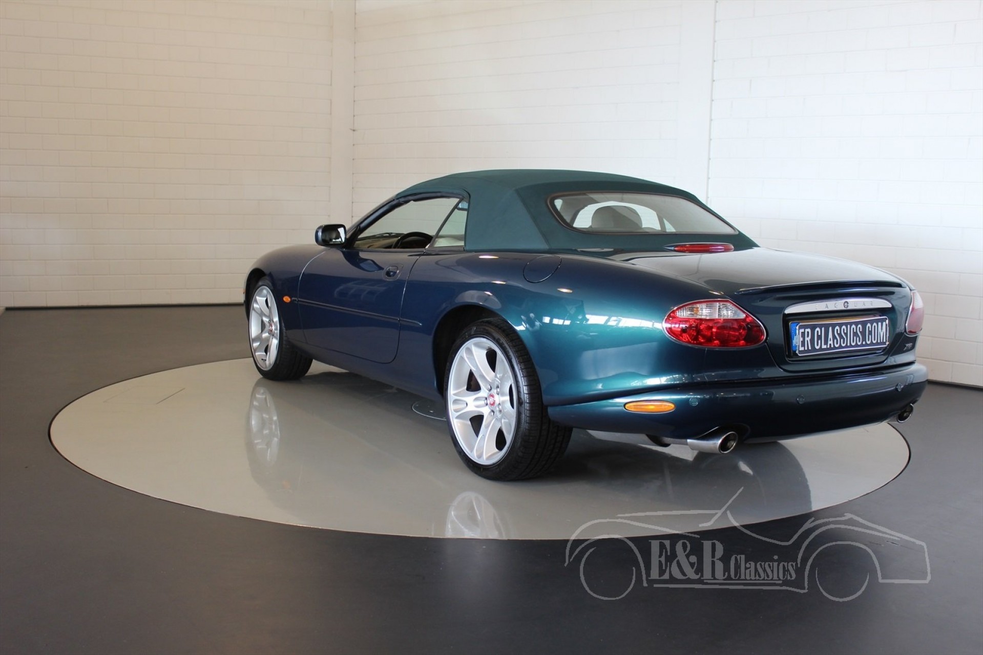 Jaguar XKR 2002 for sale at ERclassics