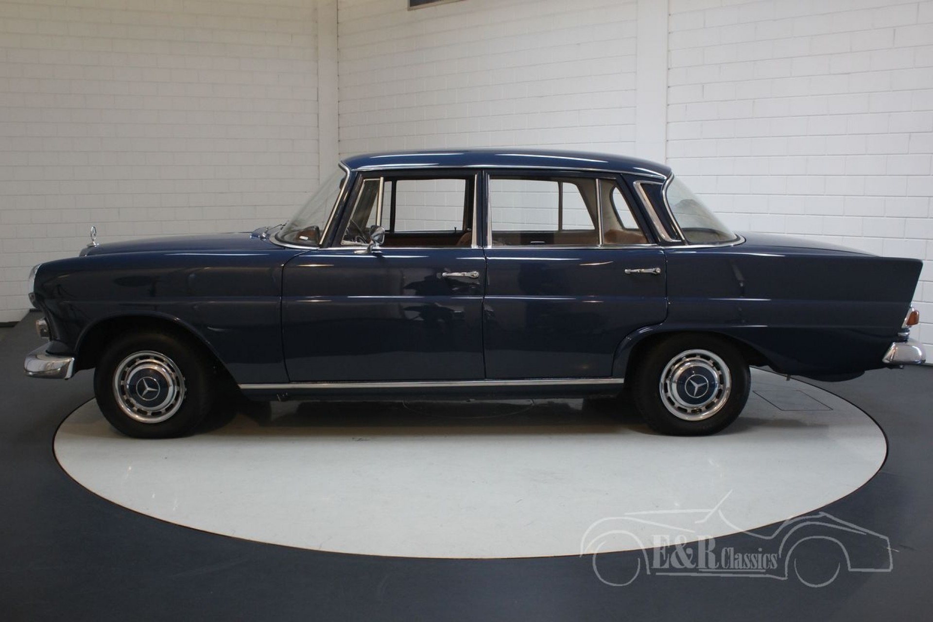 Mercedes-Benz 200 Heckflosse 1967 for sale at ERclassics
