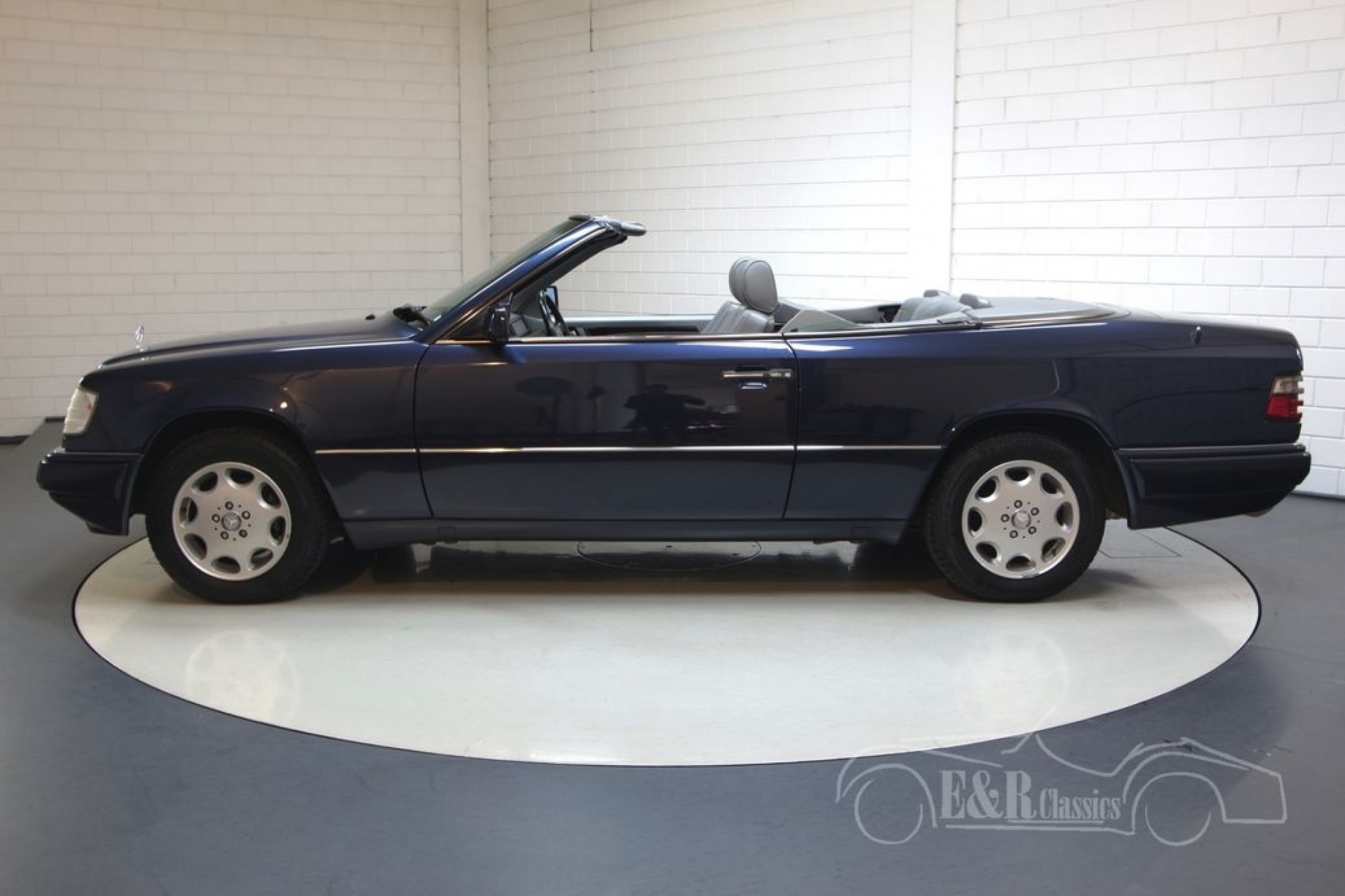Mercedes Benz E200 W124 for sale at ERclassics