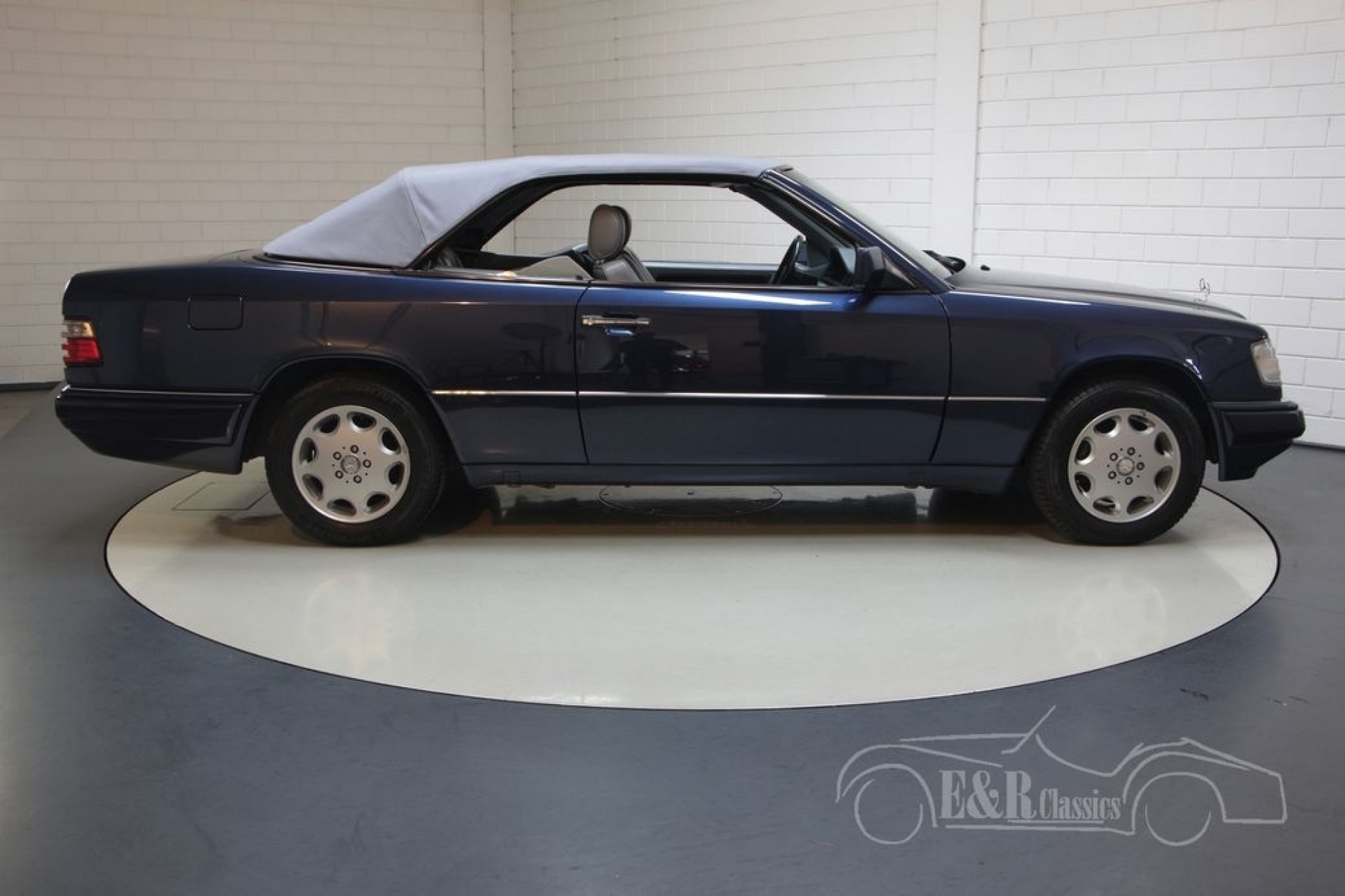 Mercedes Benz E200 W124 for sale at ERclassics