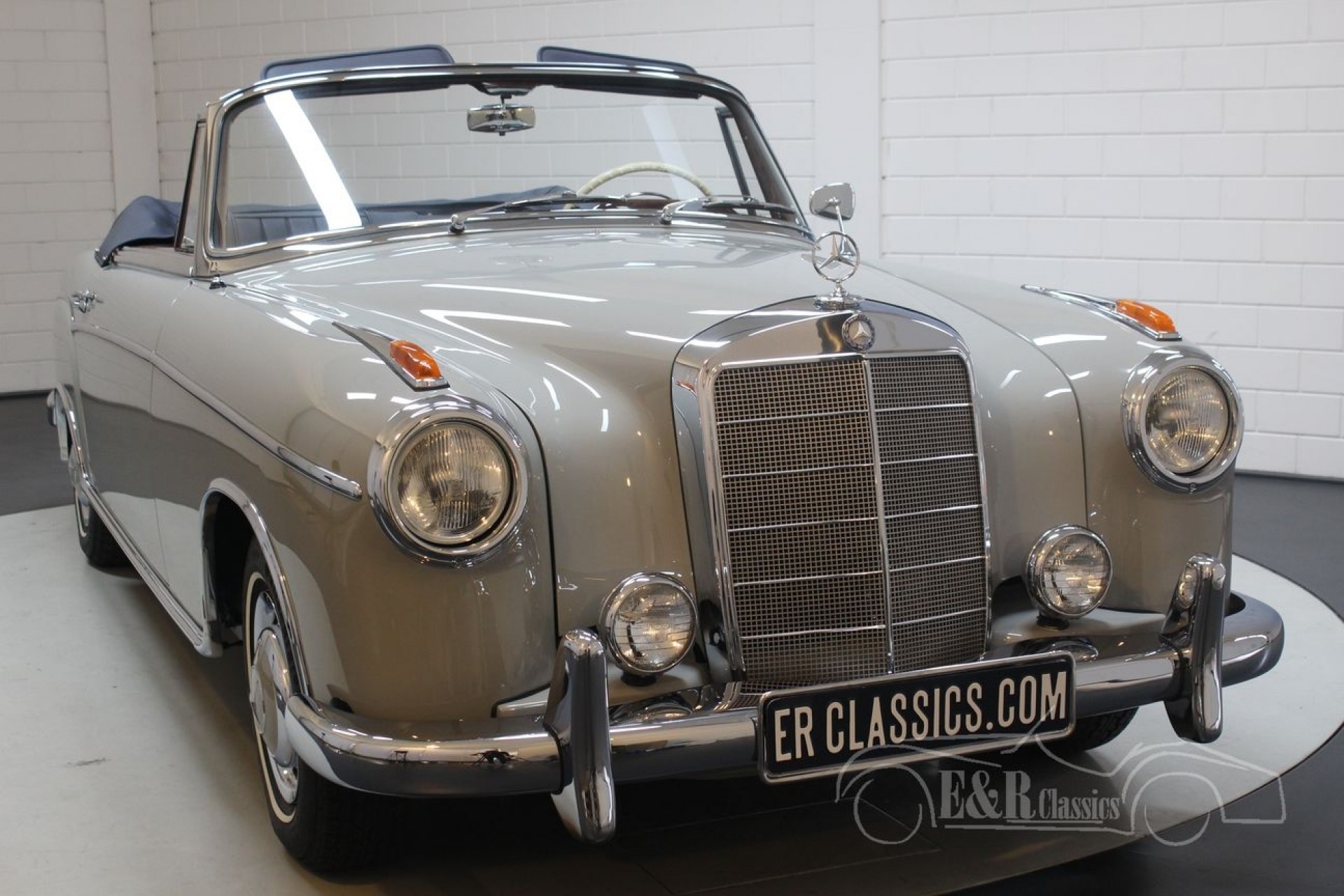 Mercedes-Benz 220 SE Convertible Ponton 1960 for sale at ERclassics