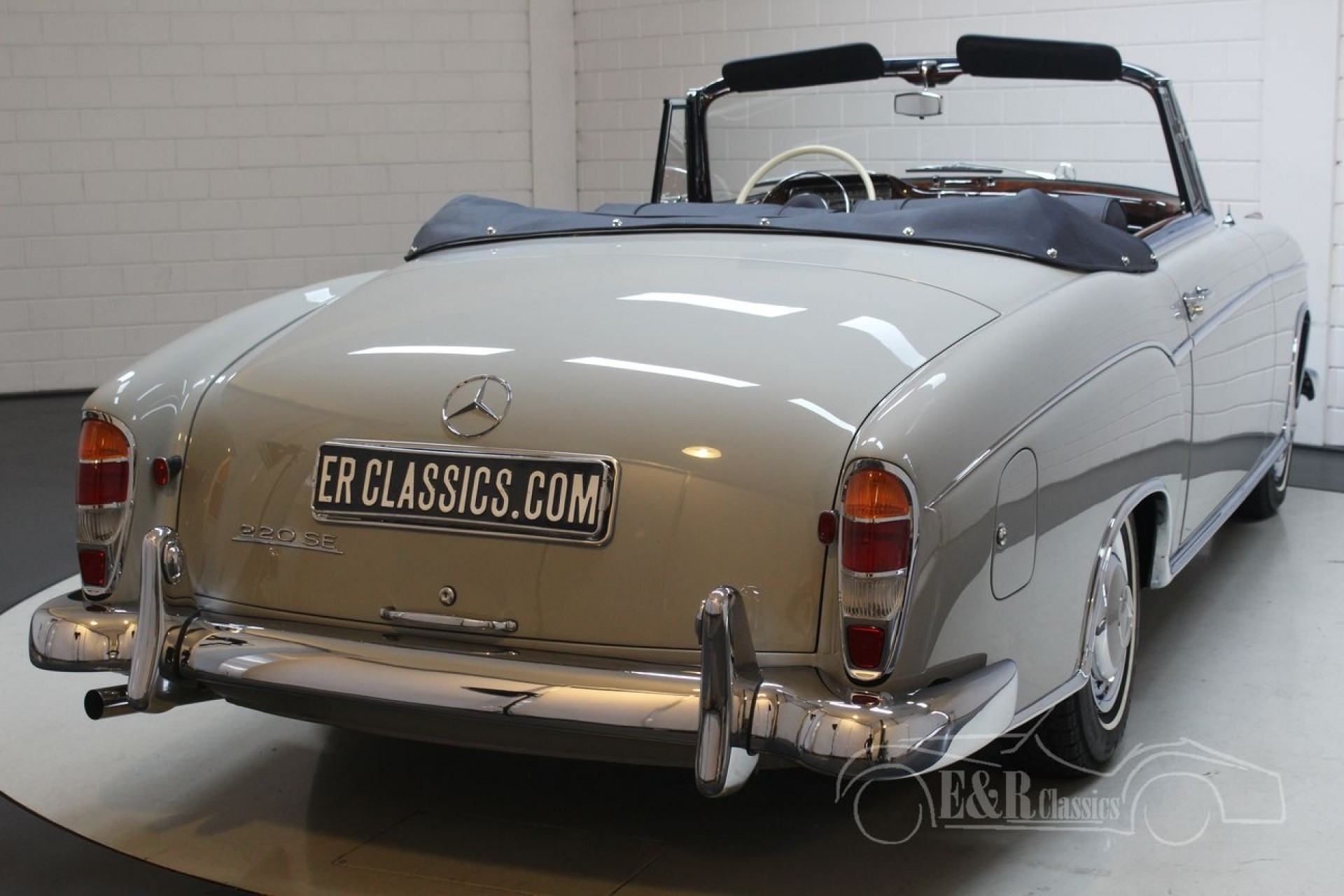 Mercedes-Benz 220 SE Convertible Ponton 1960 for sale at ERclassics