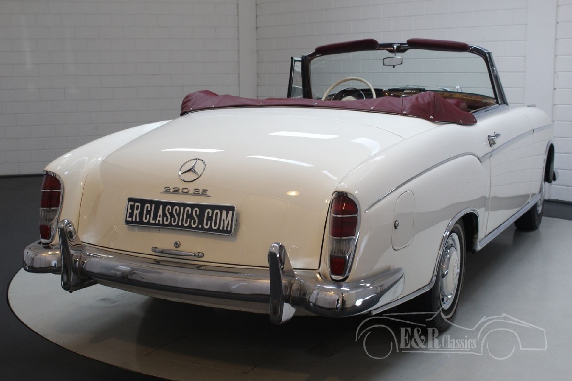 Mercedes-Benz 220SE Ponton Cabriolet 1960 for sale at ERclassics