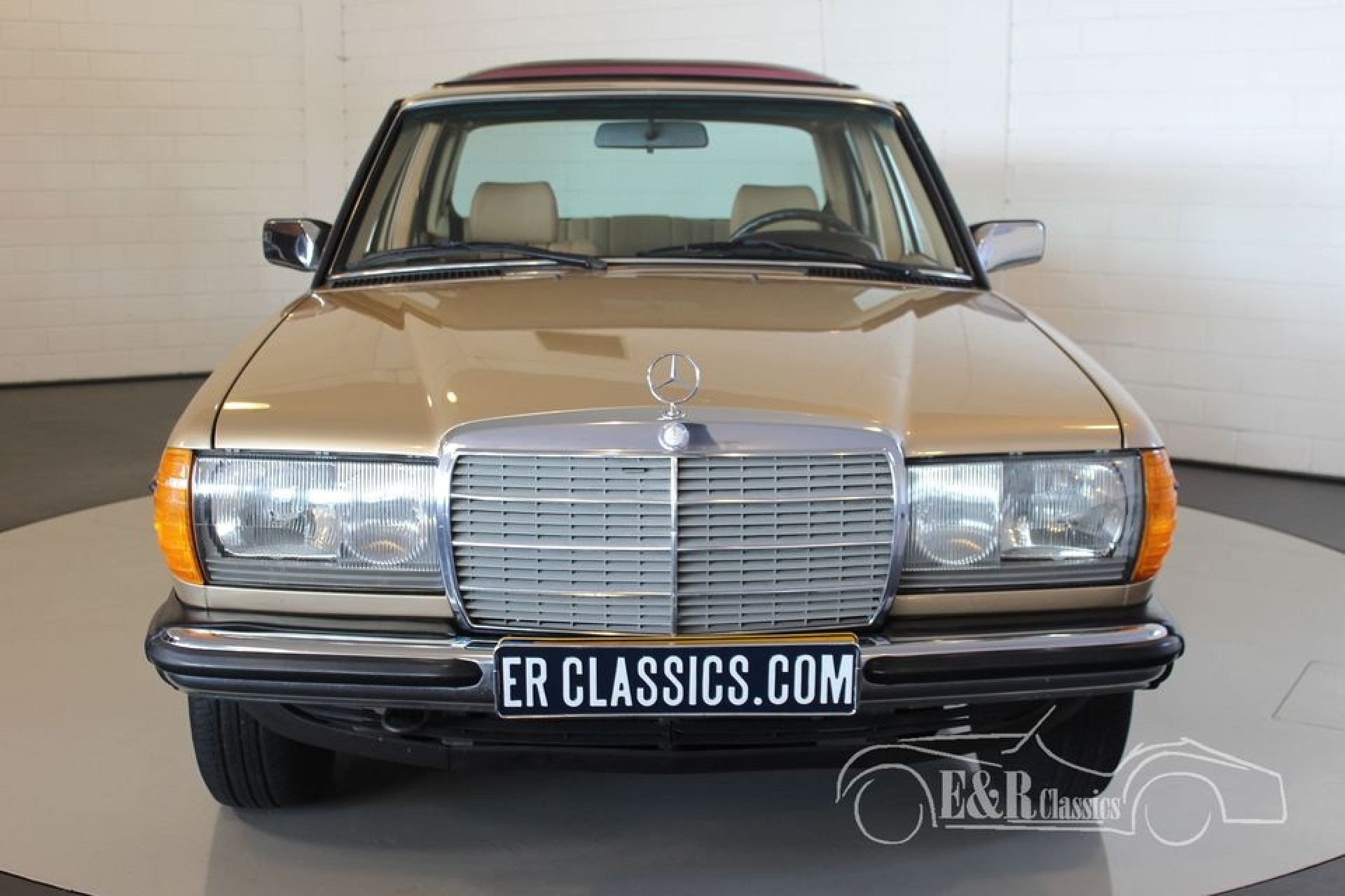 Mercedes-Benz 230E 1984 for sale at ERclassics