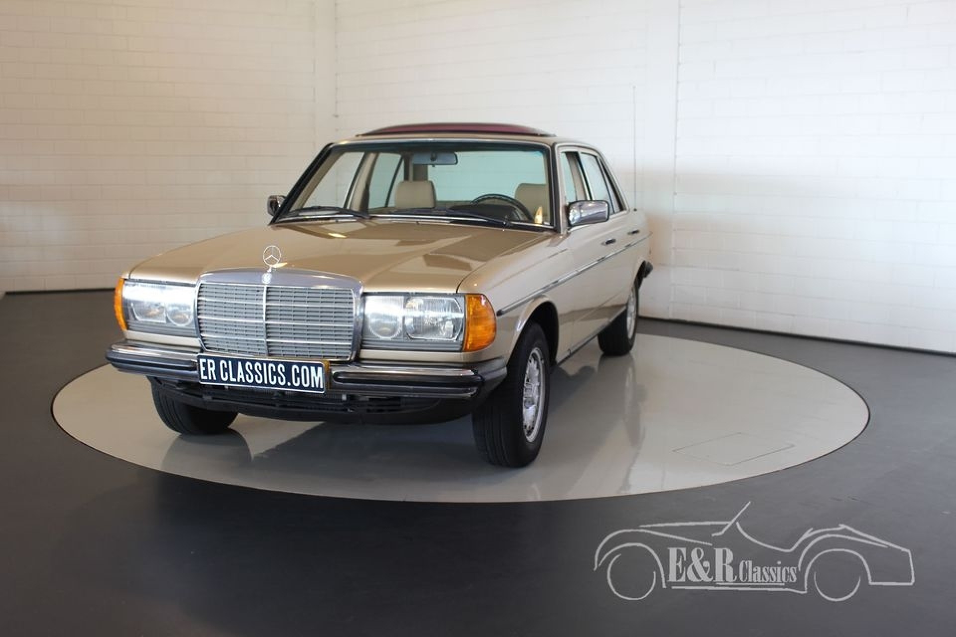 Mercedes-Benz 230E 1984 for sale at ERclassics