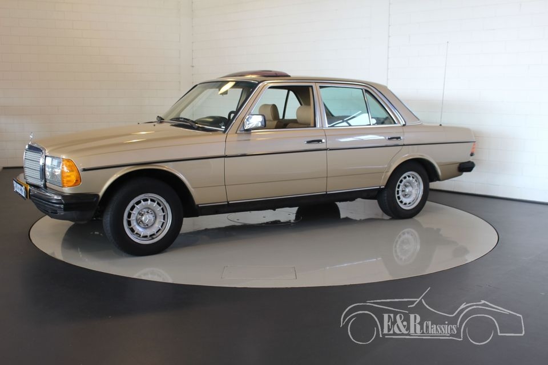 Mercedes-Benz 230E 1984 for sale at ERclassics