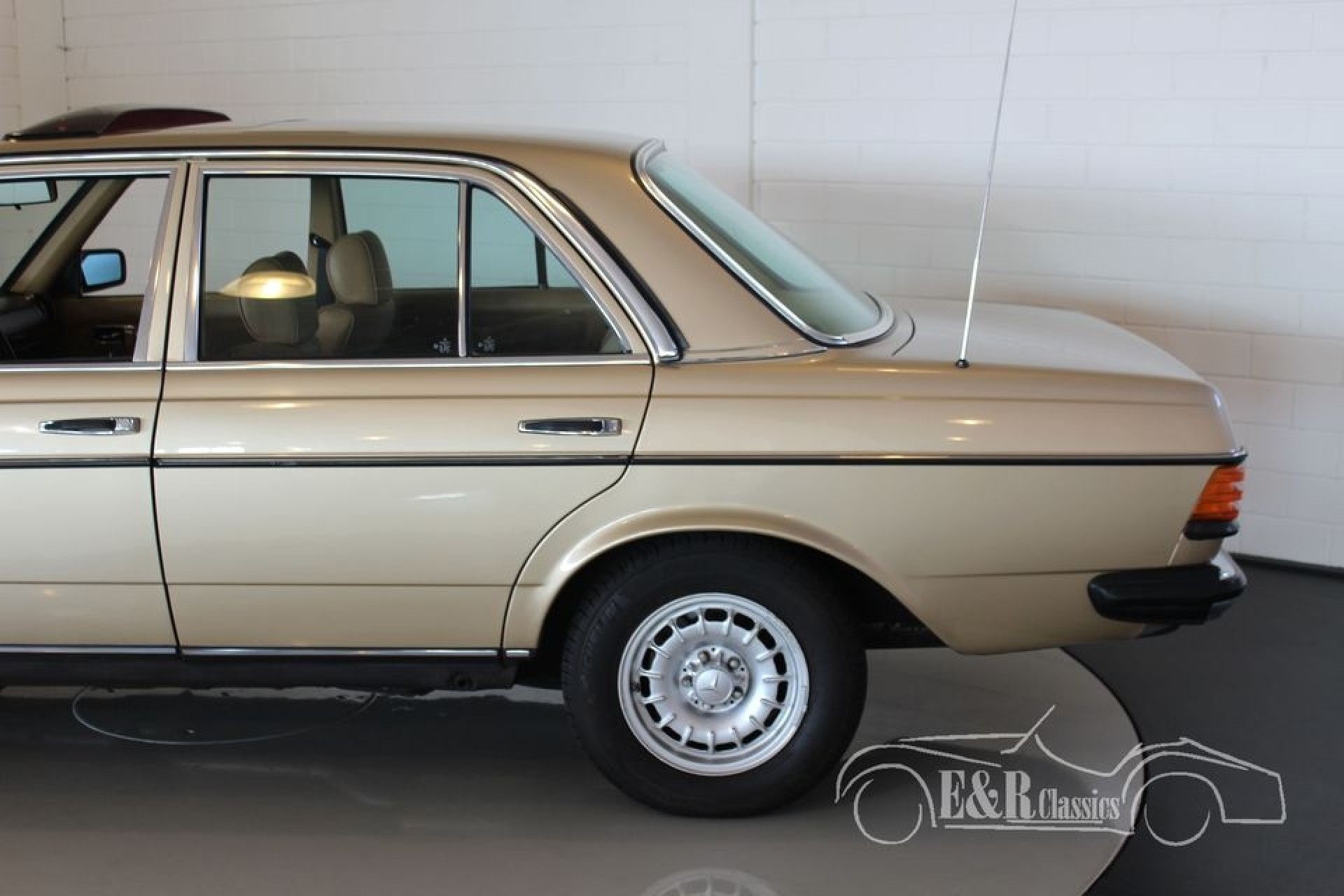 Mercedes-Benz 230E 1984 for sale at ERclassics