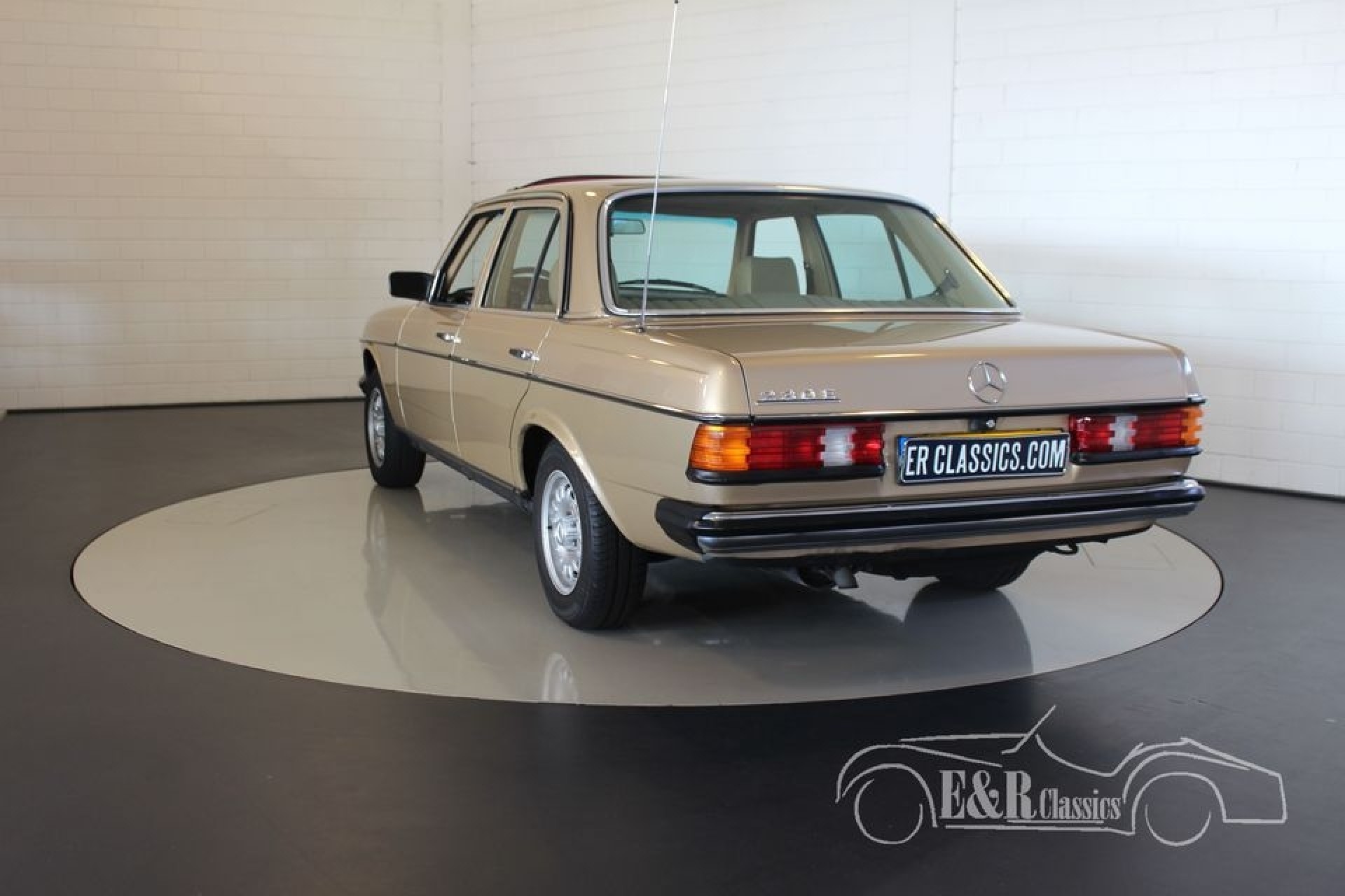 Mercedes-Benz 230E 1984 for sale at ERclassics