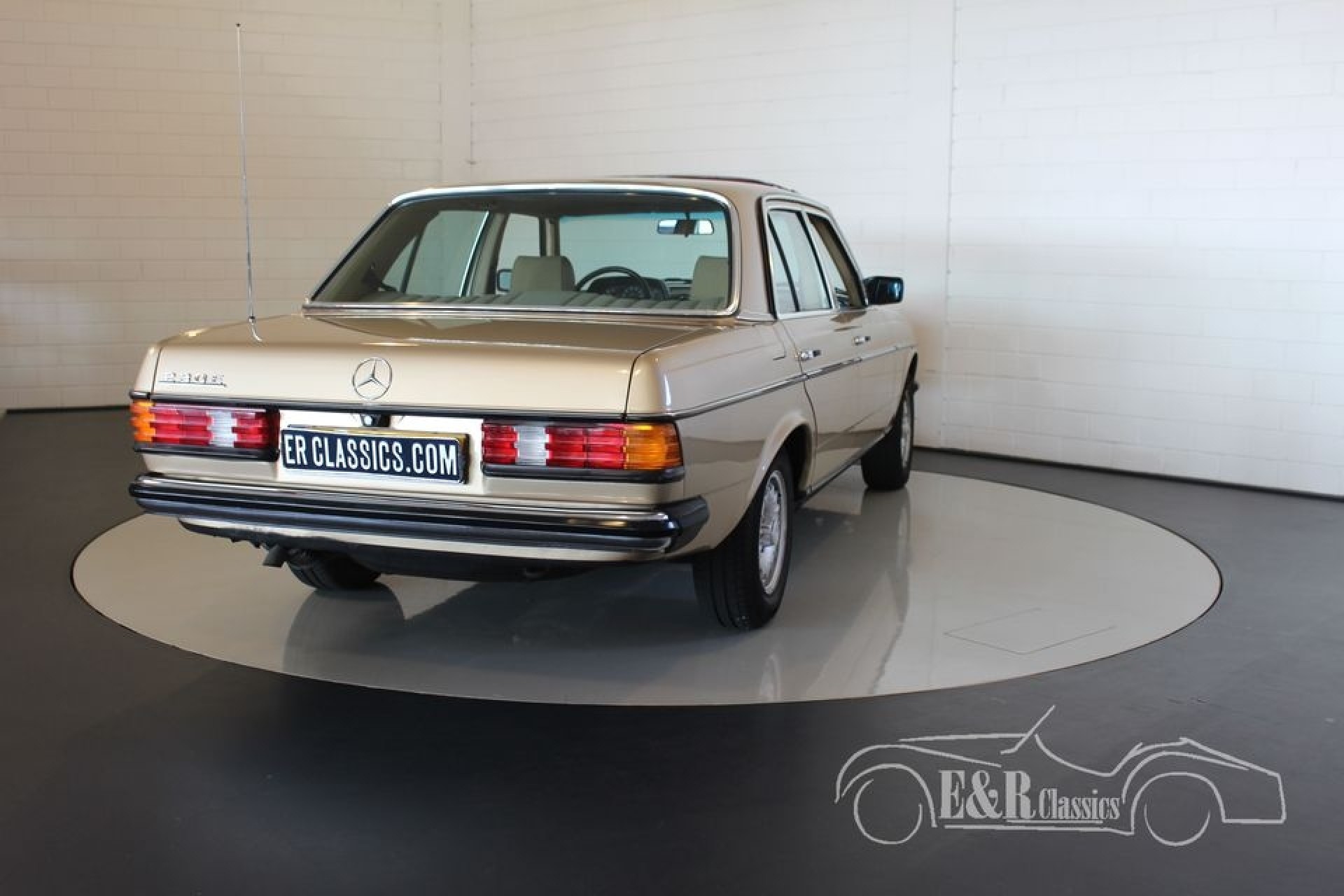 Mercedes-Benz 230E 1984 for sale at ERclassics