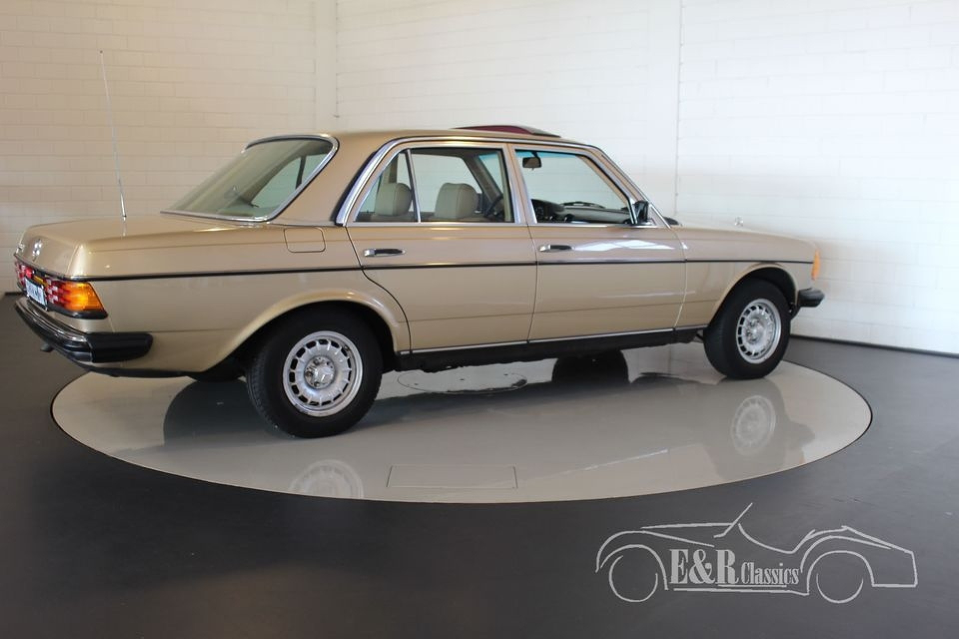 Mercedes-Benz 230E 1984 for sale at ERclassics