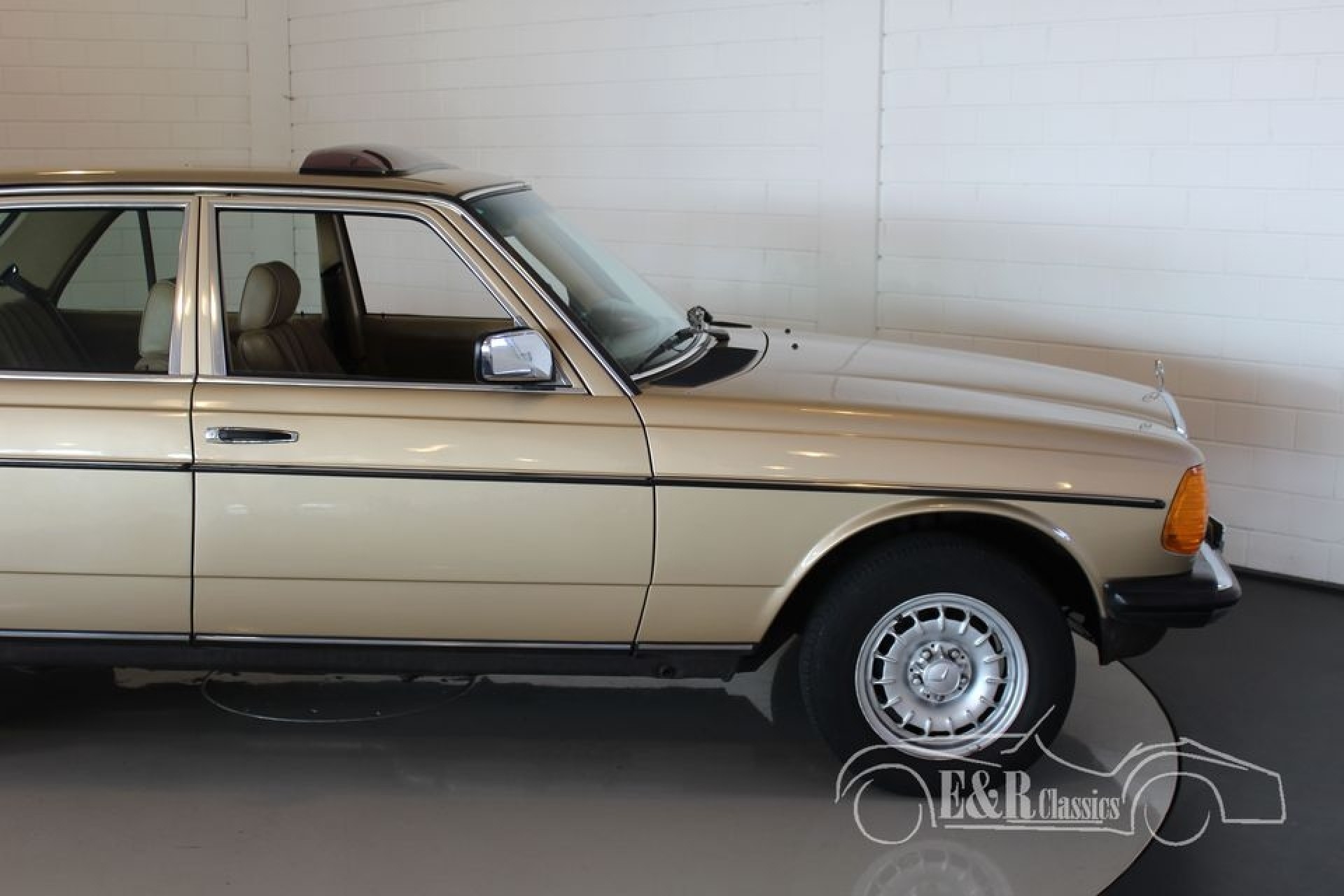 Mercedes-Benz 230E 1984 for sale at ERclassics