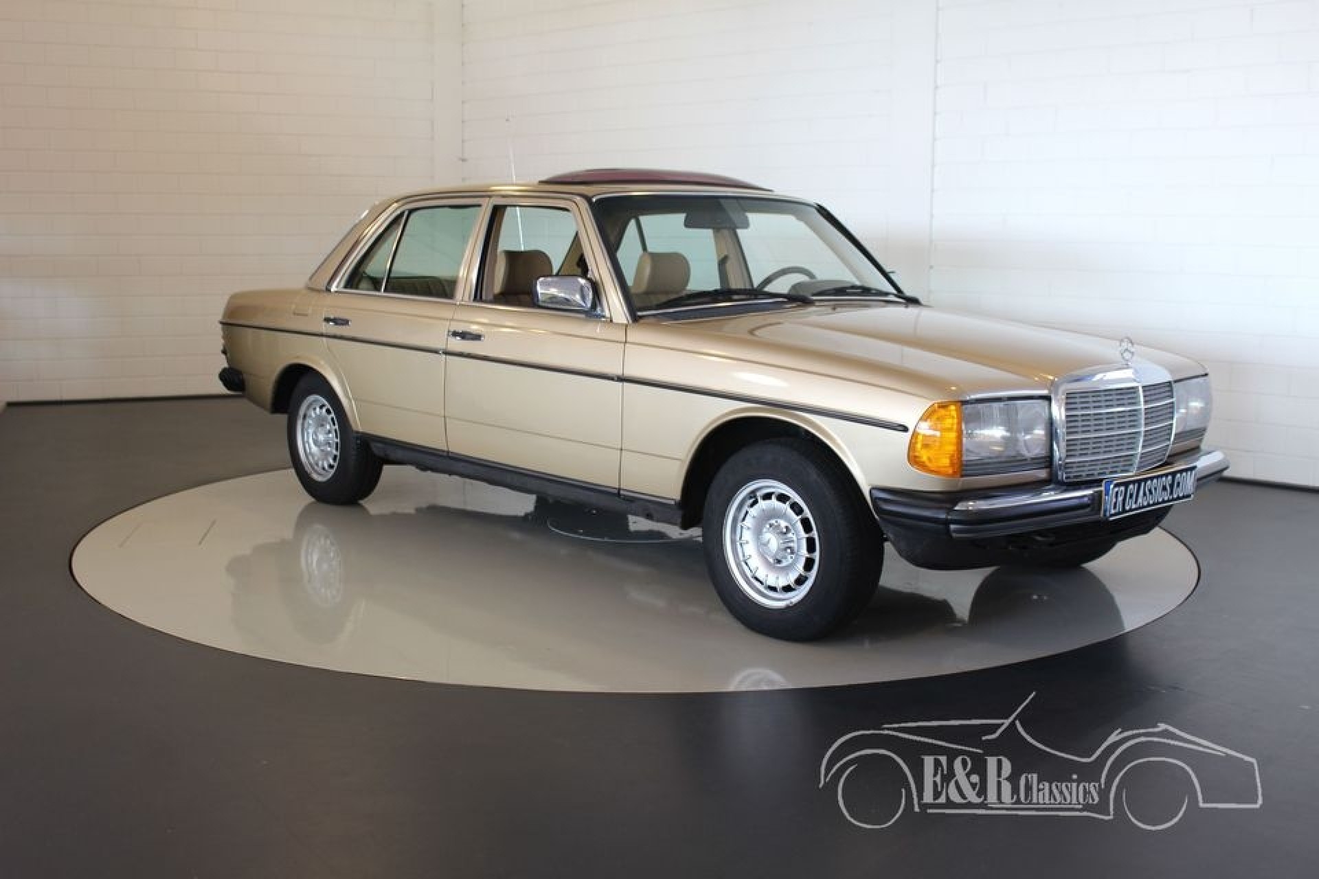 Mercedes-Benz 230E 1984 for sale at ERclassics