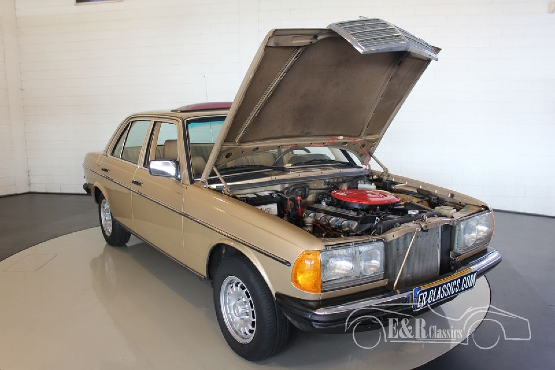 Mercedes-Benz 230E 1984 for sale at ERclassics