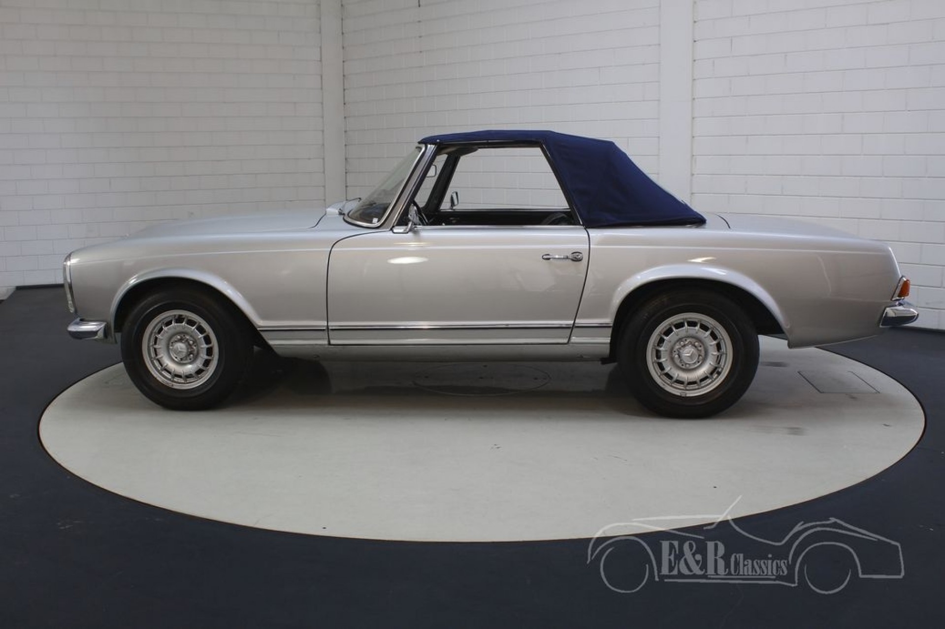 Mercedes Benz 280 SL for sale at ERclassics