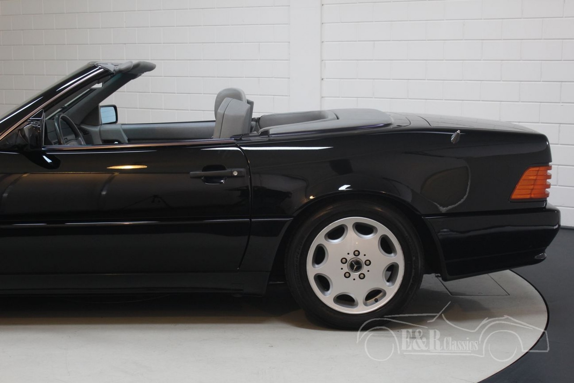 Mercedes-Benz 300SL R129 1993 for sale at ERclassics