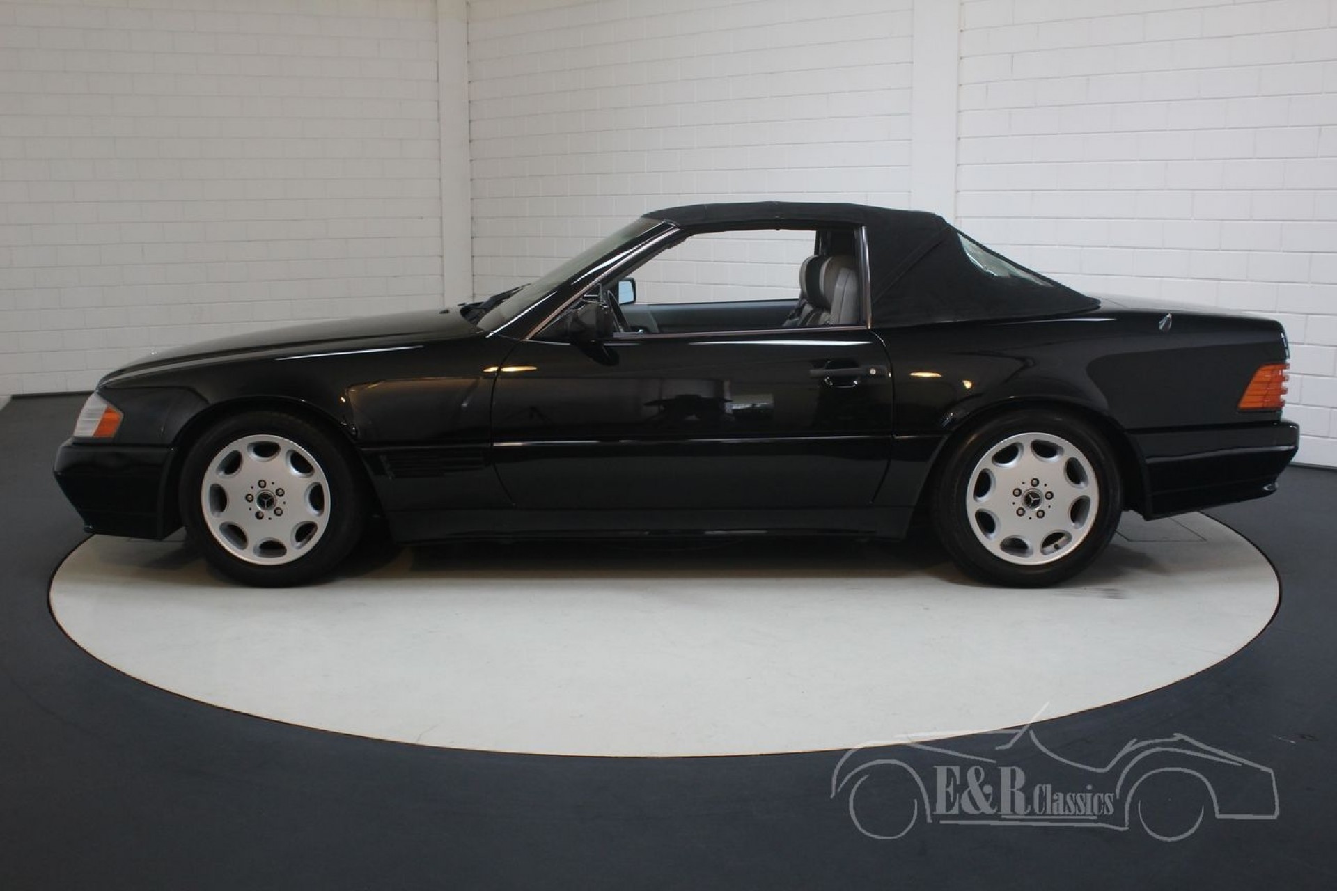 Mercedes-Benz 300SL R129 1993 for sale at ERclassics