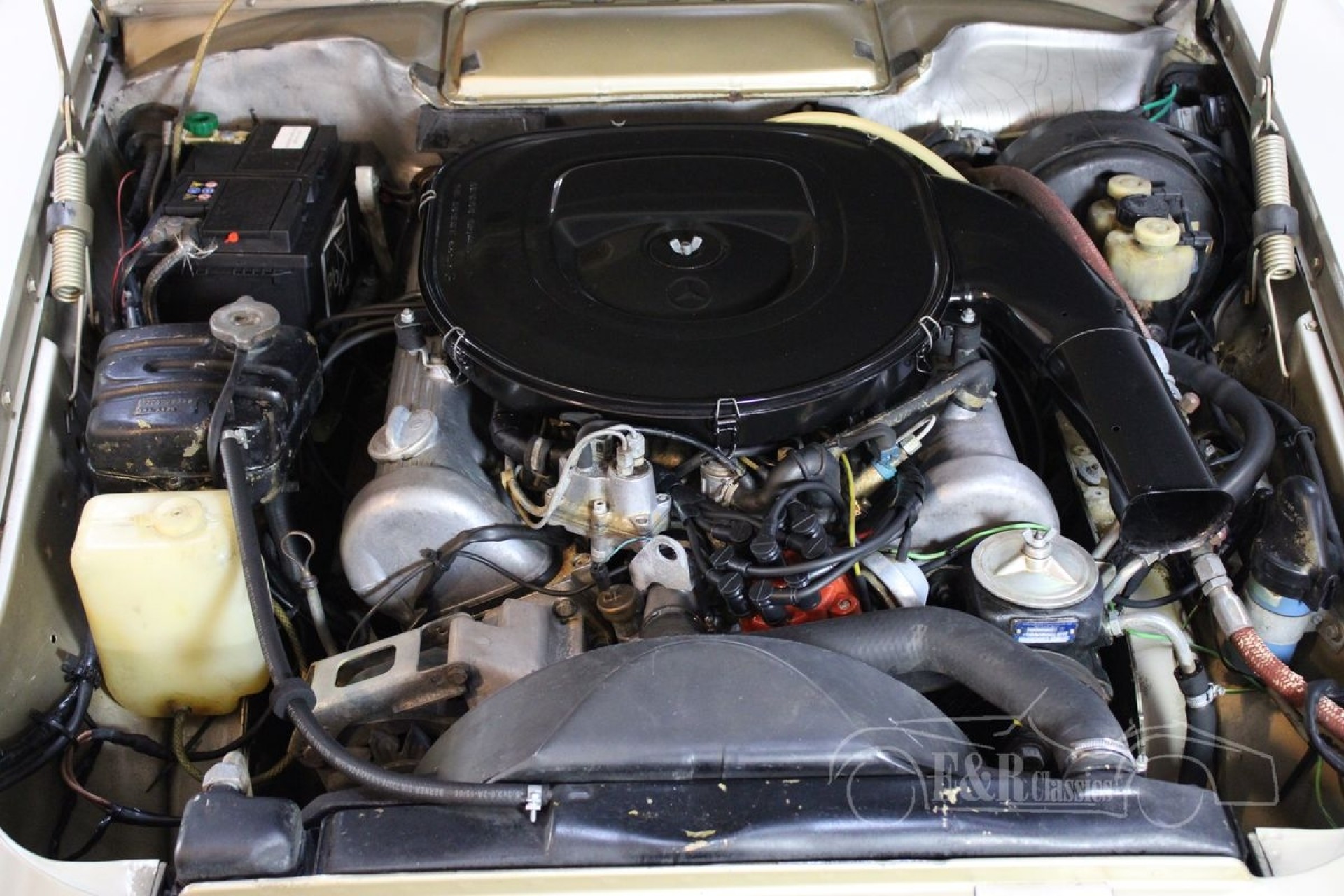 Mercedes-Benz 350SL cabriolet V8 engine 1972 for sale at ERclassics