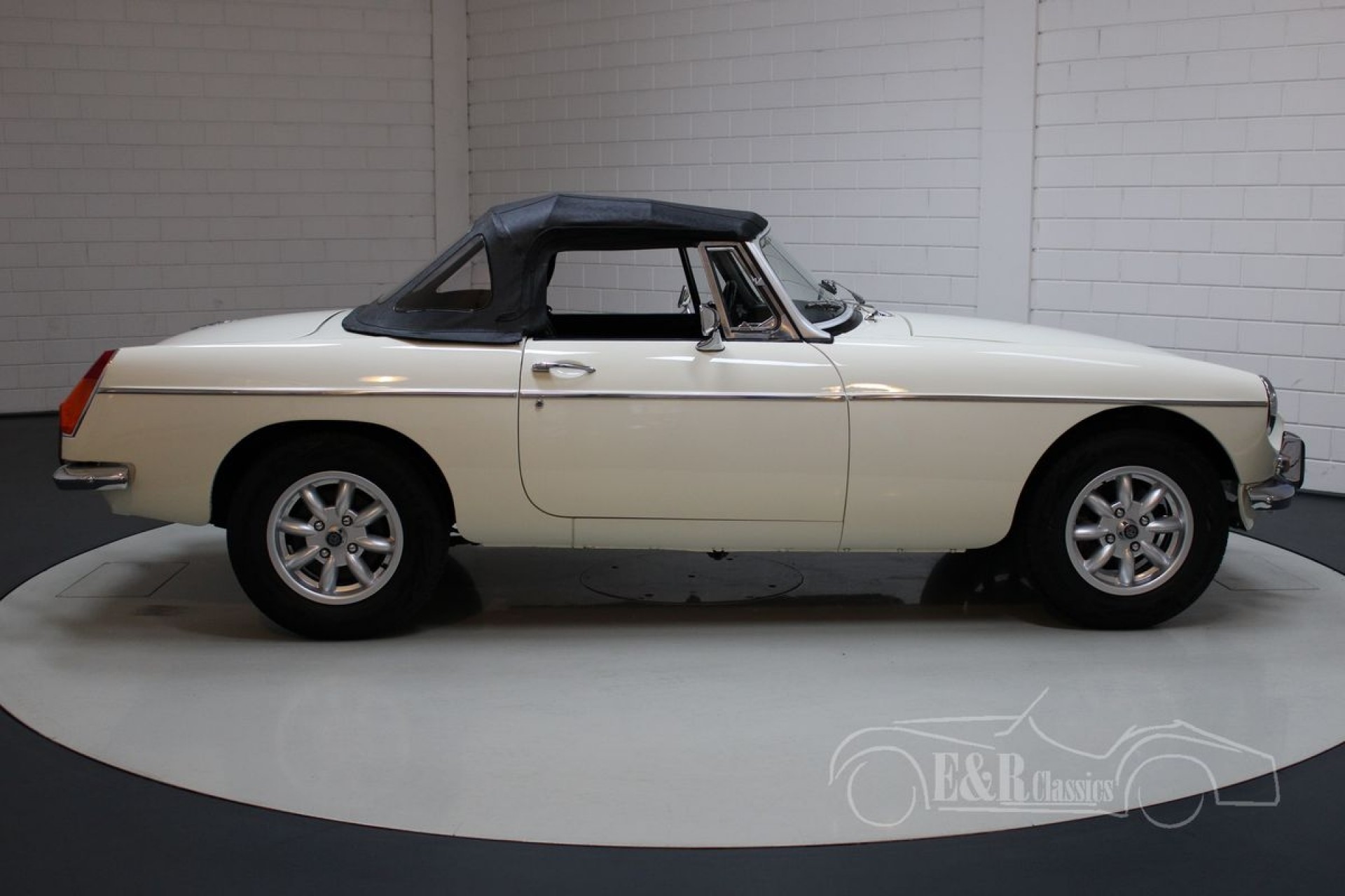 MG MGB Restored 1971 for sale at ERclassics