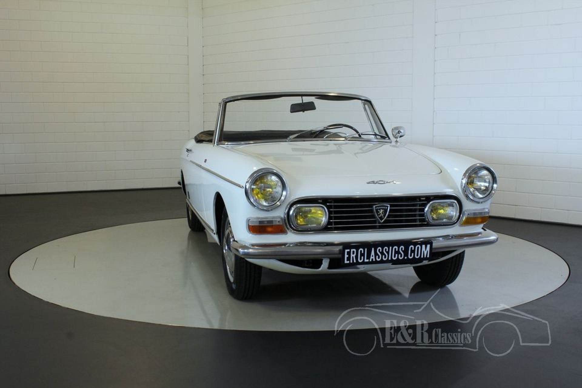 Peugeot 404 Cabriolet 1967 for sale at ERclassics