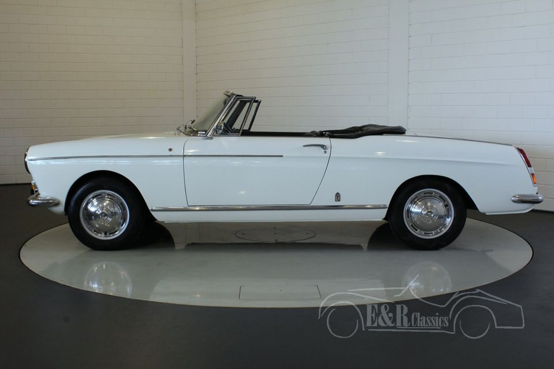 Peugeot 404 Cabriolet 1967 for sale at ERclassics