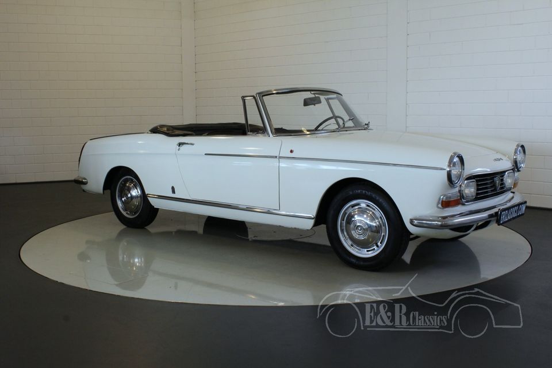 Peugeot 404 Cabriolet 1967 for sale at ERclassics