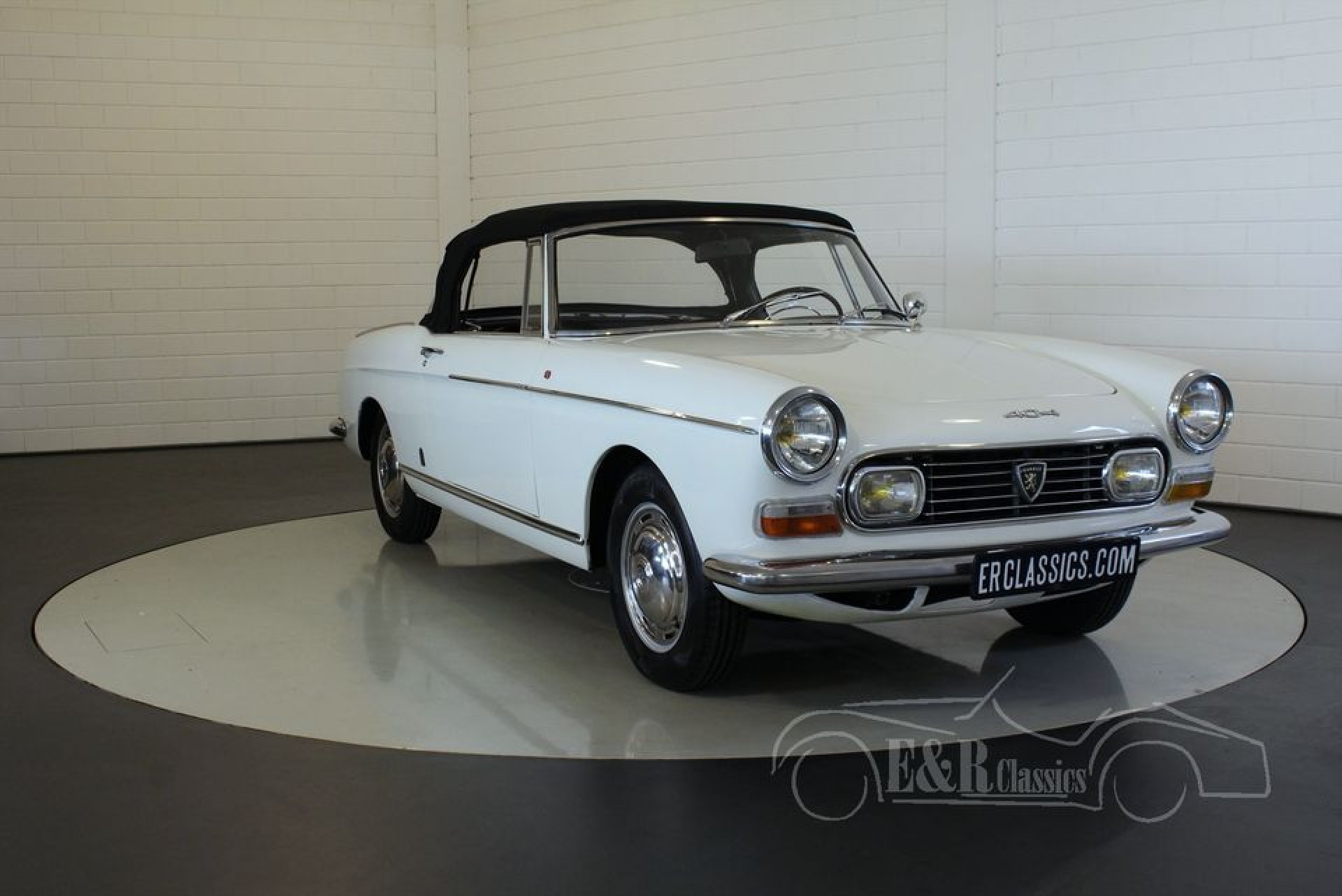 Peugeot 404 Cabriolet 1967 for sale at ERclassics