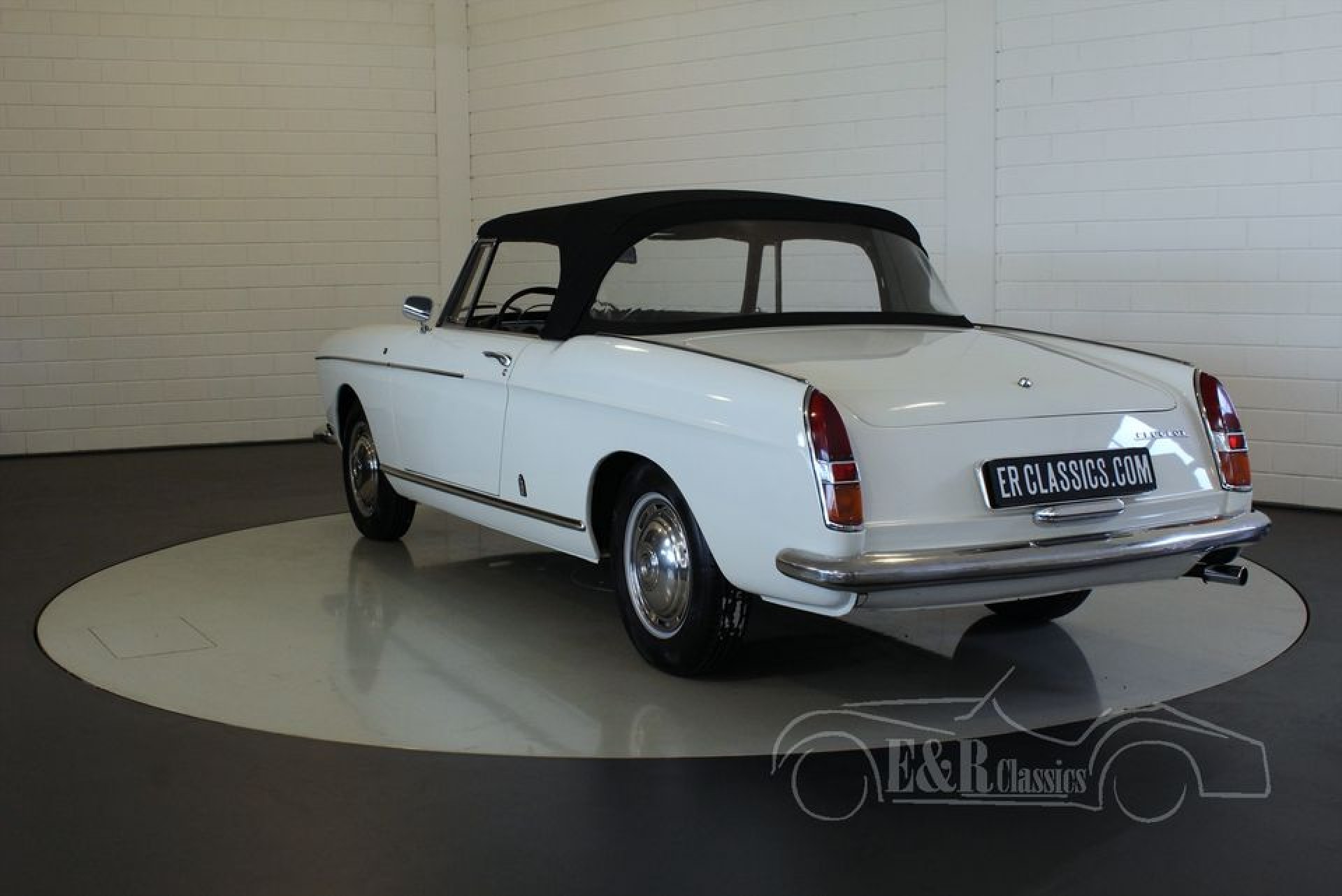 Peugeot 404 Cabriolet 1967 for sale at ERclassics