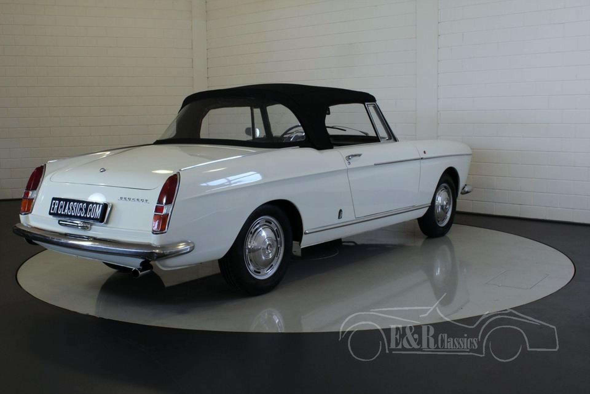 Peugeot 404 Cabriolet 1967 for sale at ERclassics