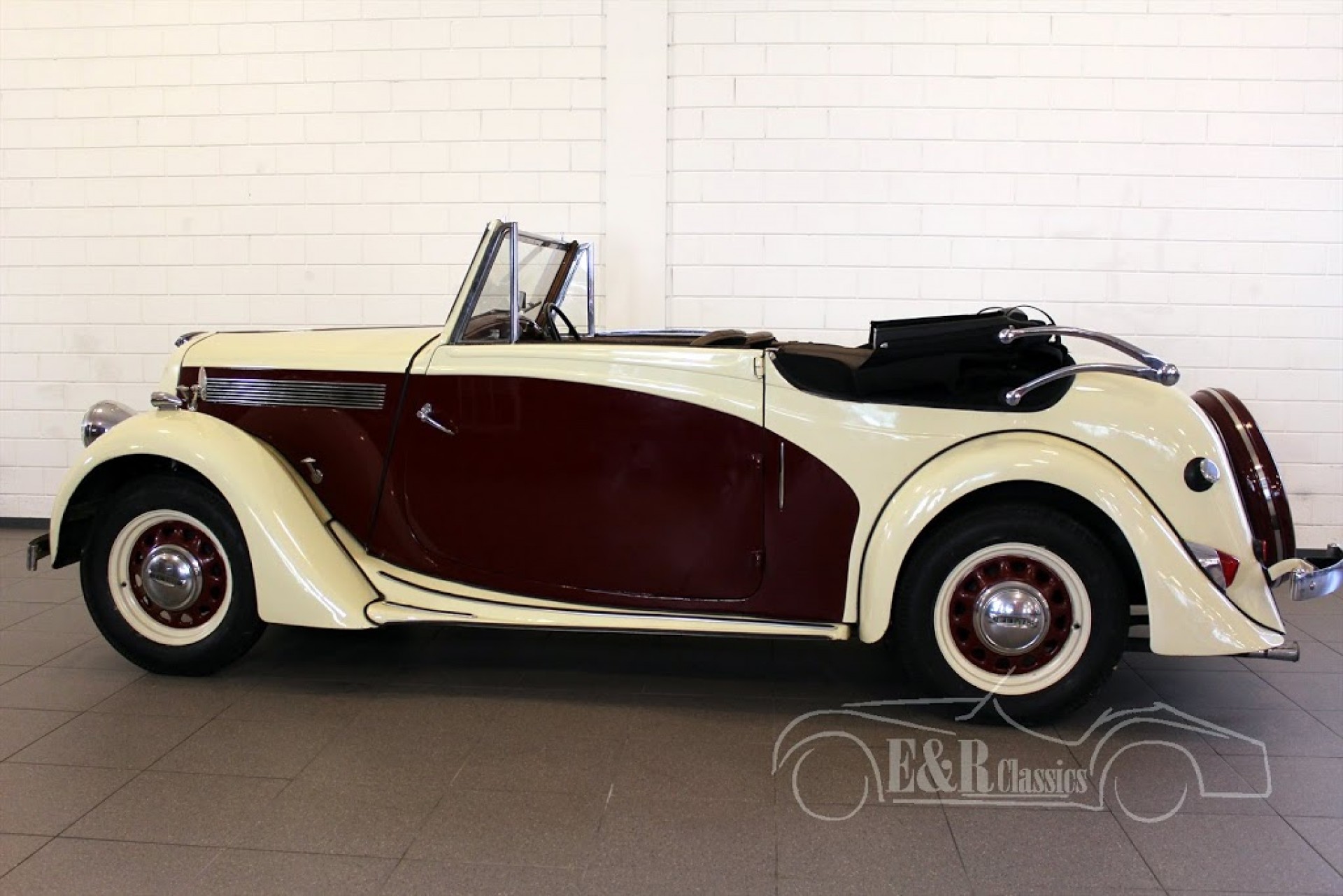 Singer Classic Cars | Singer oldtimers for sale at E & R Classic Cars!