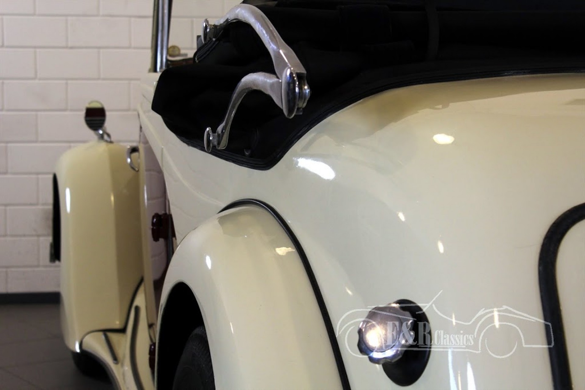 Singer Classic Cars | Singer oldtimers for sale at E & R Classic Cars!