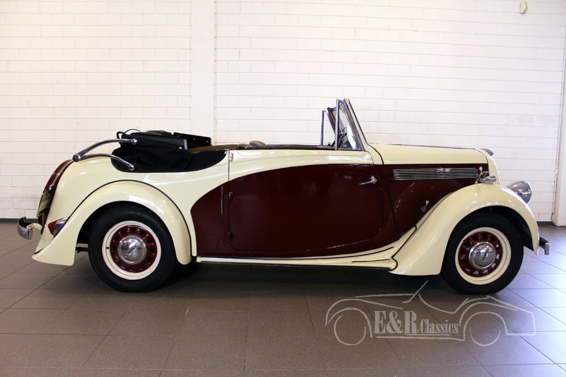 Singer Classic Cars | Singer oldtimers for sale at E & R Classic Cars!