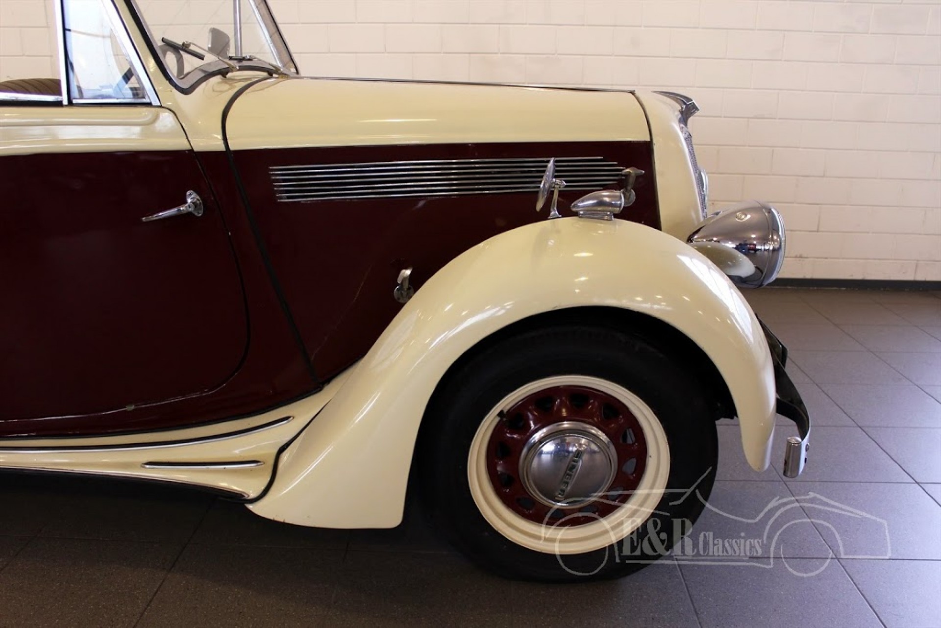 Singer Classic Cars | Singer oldtimers for sale at E & R Classic Cars!