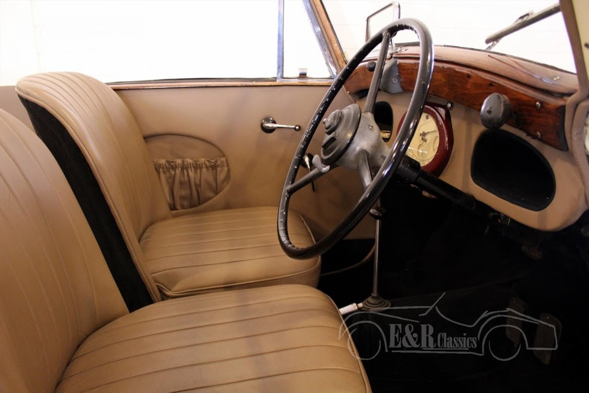 Singer Classic Cars | Singer oldtimers for sale at E & R Classic Cars!