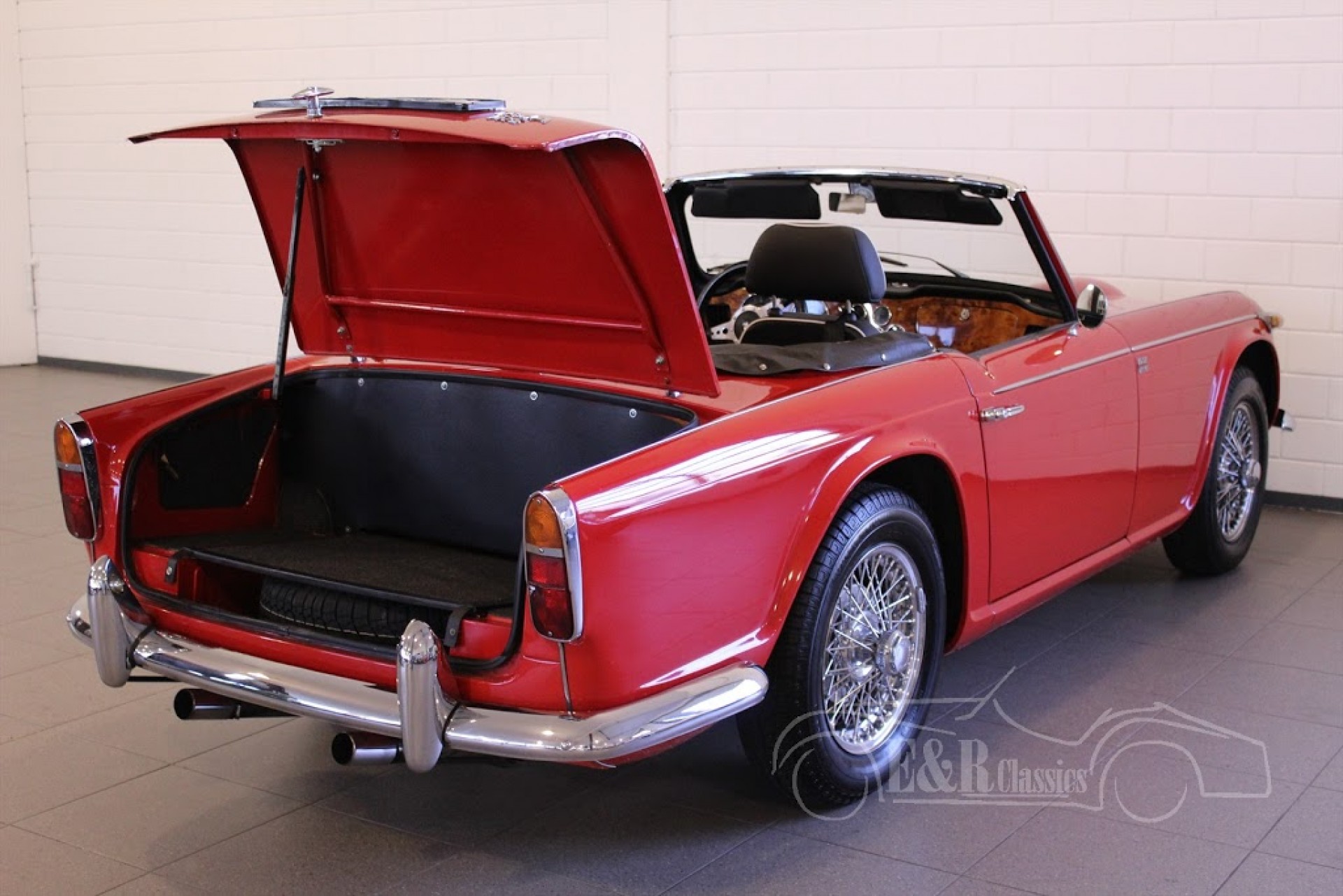 Triumph Classic Cars | Triumph oldtimers for sale at E & R Classic Cars!