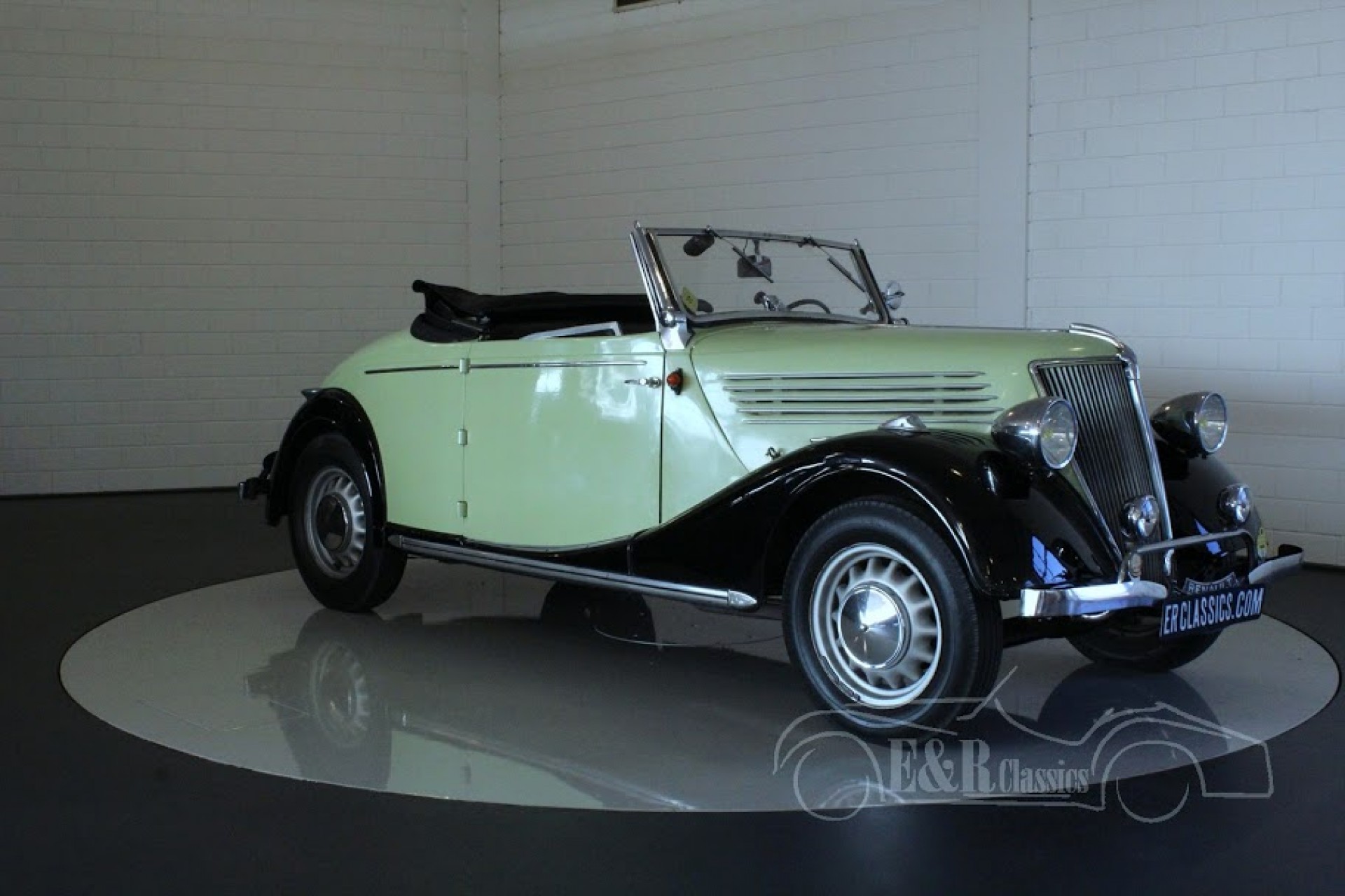 Renault Classic Cars | Renault oldtimers for sale at E & R Classic Cars!