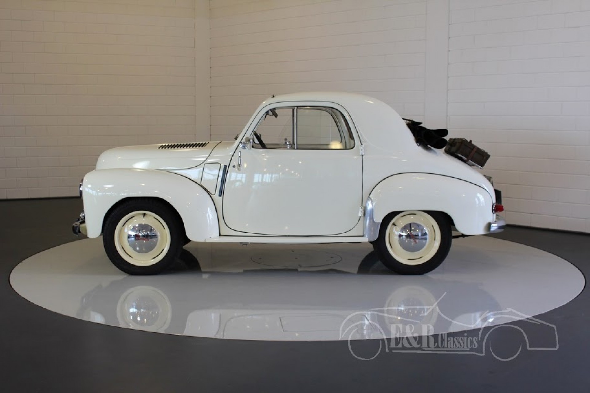 Simca Classic Cars | Simca oldtimers for sale at E & R Classic Cars!