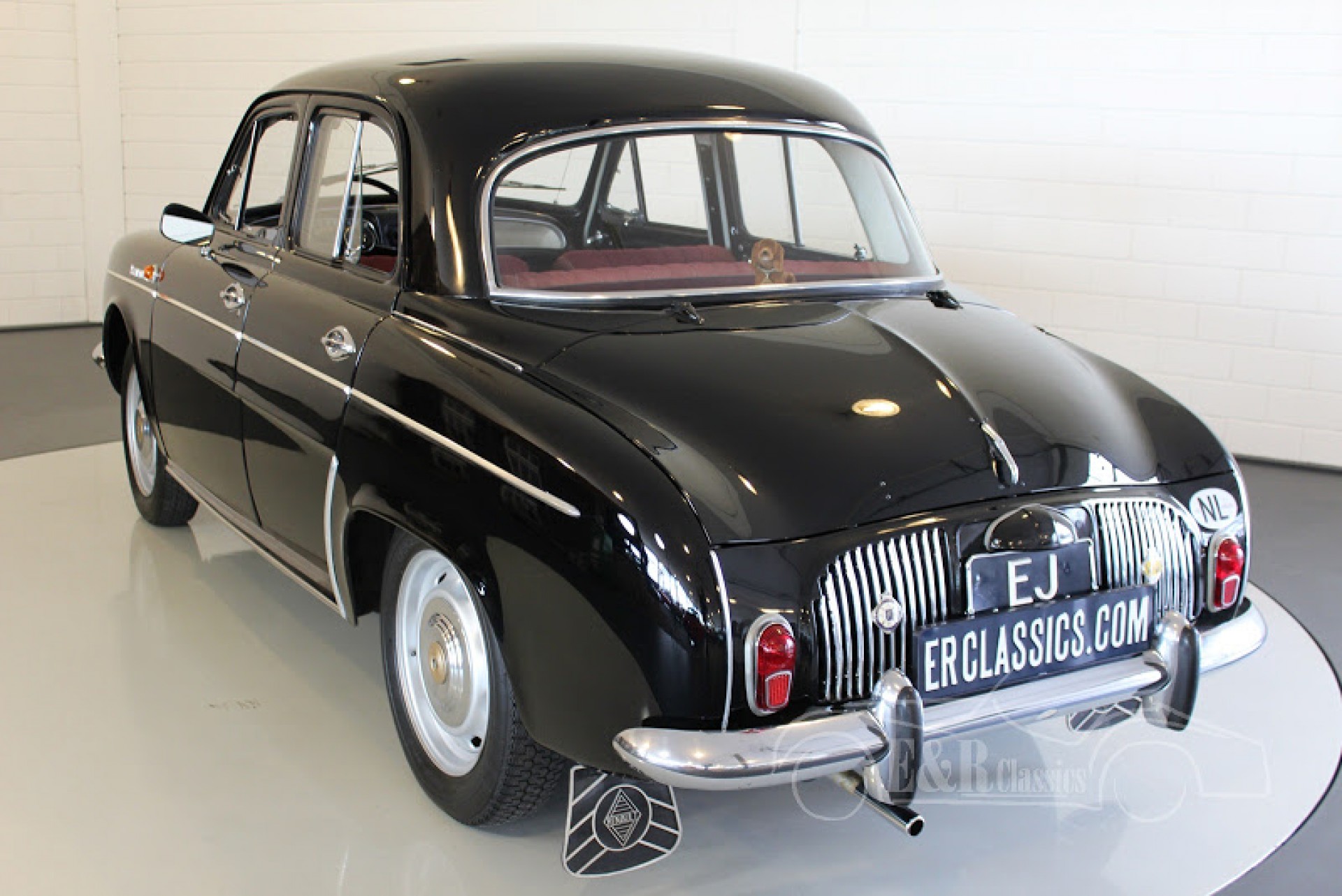 Renault Classic Cars | Renault oldtimers for sale at E & R Classic Cars!