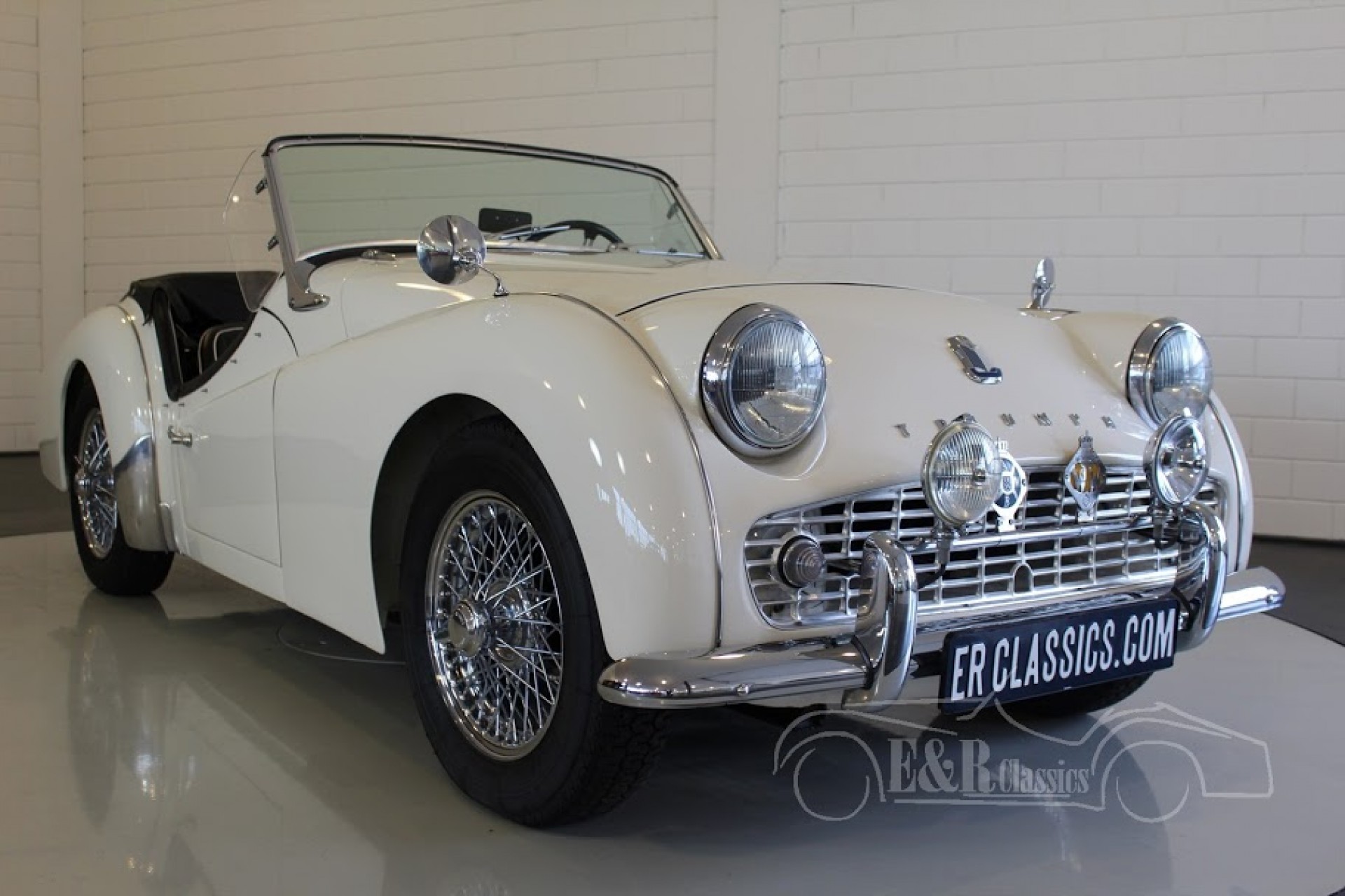 Triumph Classic Cars | Triumph oldtimers for sale at E & R Classic Cars!