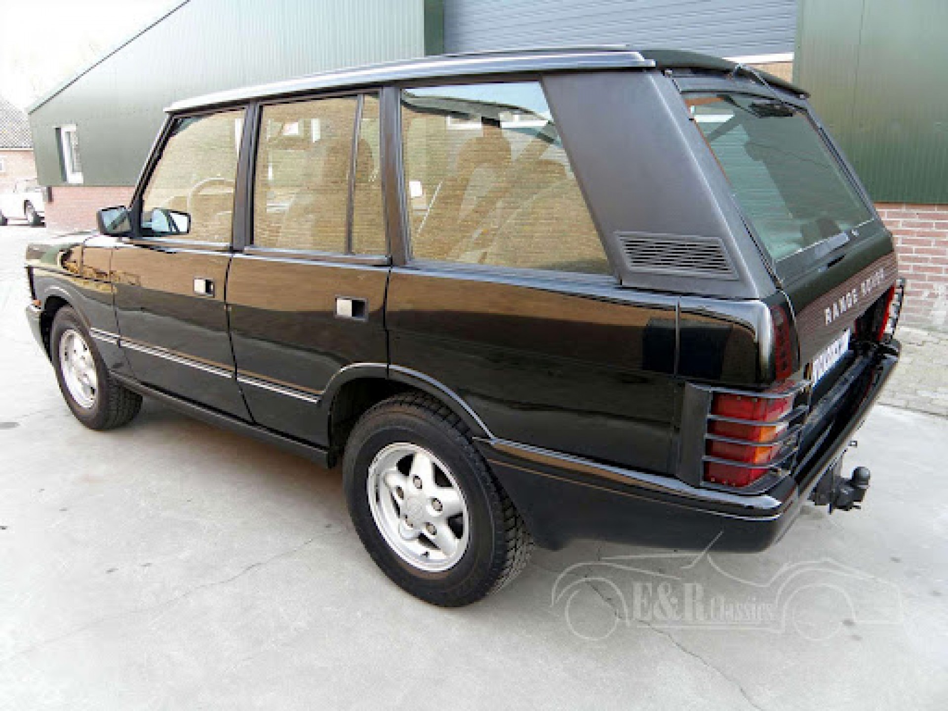 Land Rover Classic Cars | Land Rover oldtimers for sale at E & R ...